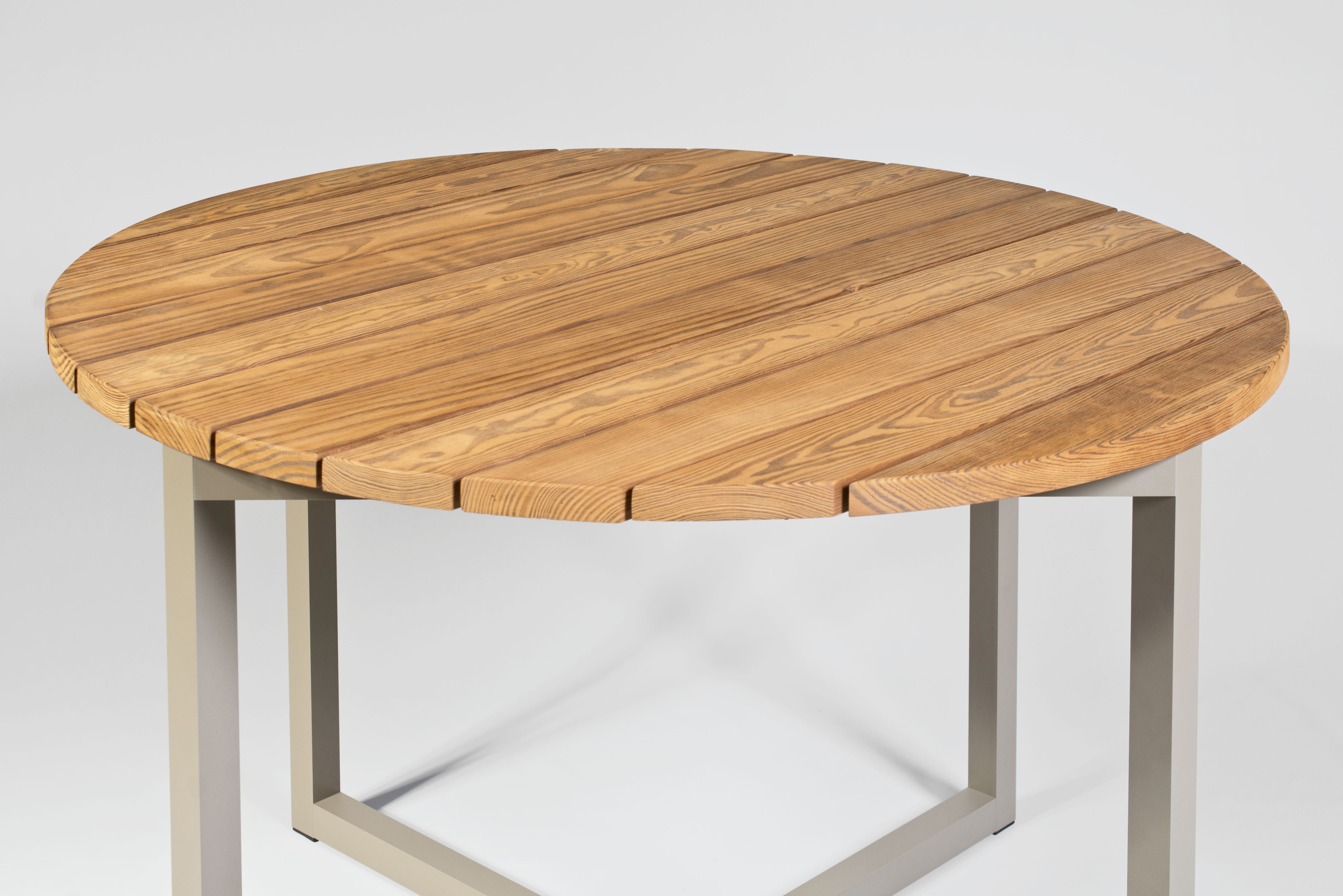 SPIKES Round aluminium and wood dining table By Sachi