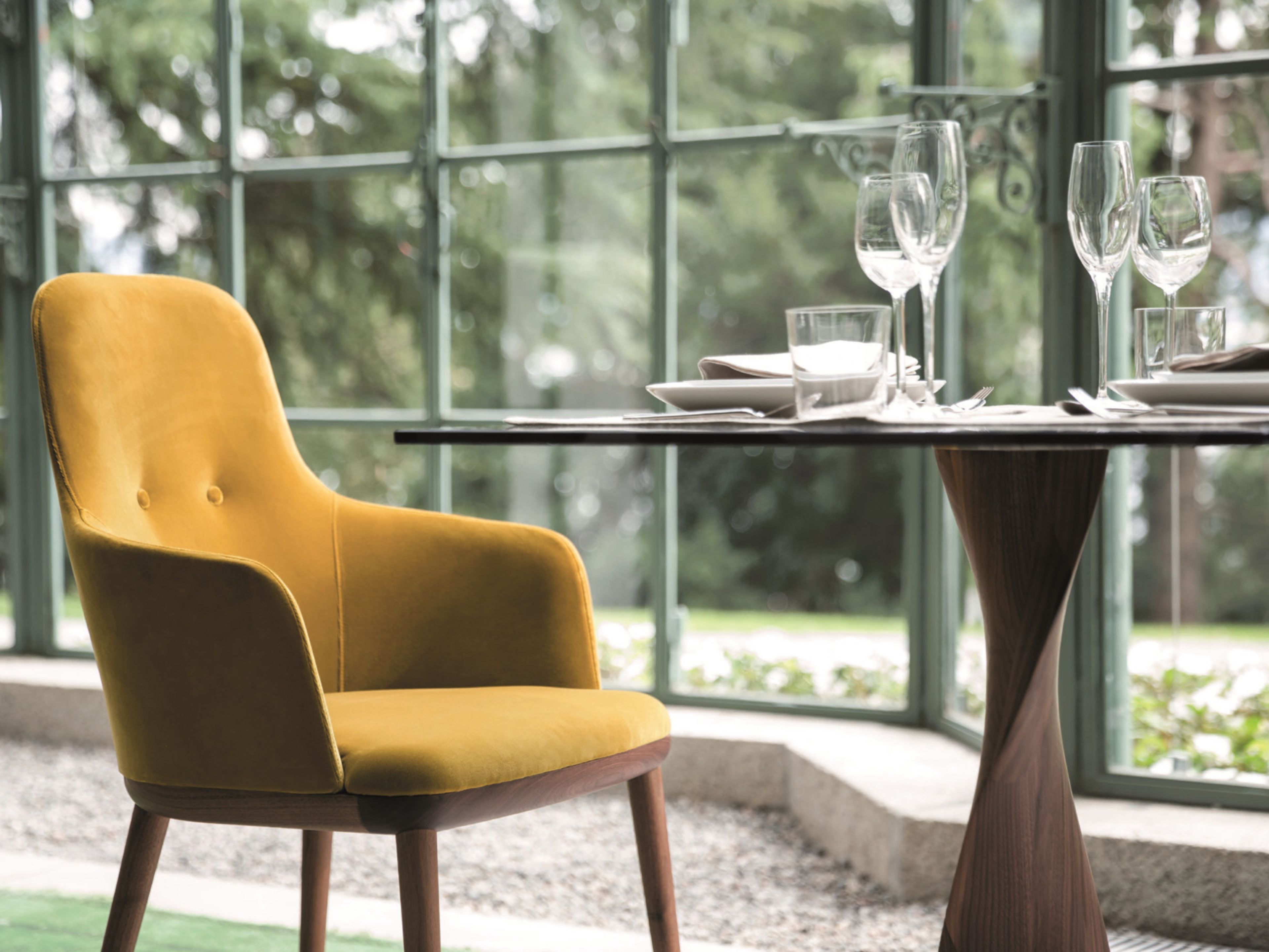 SPIN Square crystal dining table By Porada | design Gino Carollo