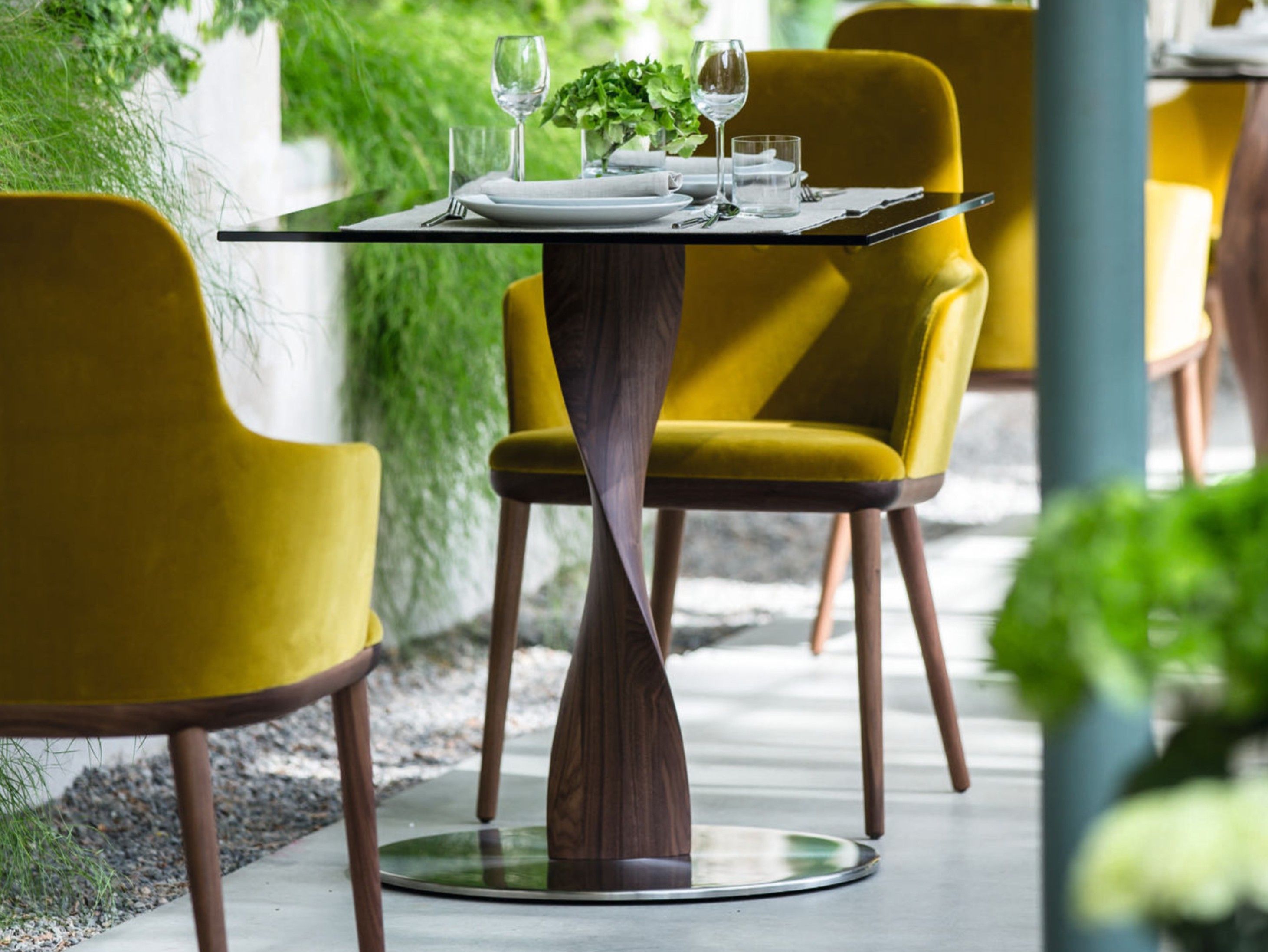 SPIN Square crystal dining table By Porada | design Gino Carollo