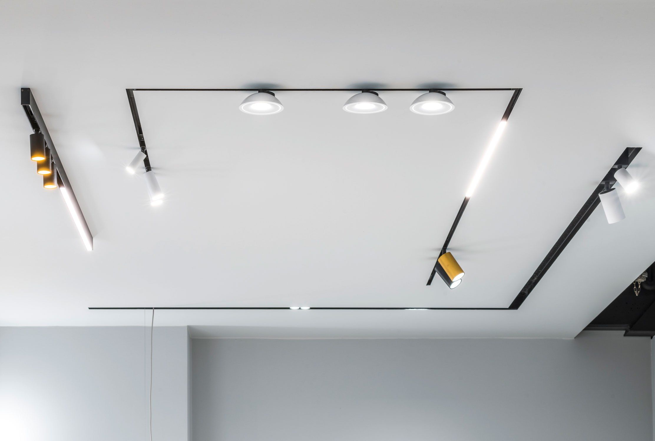 SPLITLINE M52 linear lighting profile By Delta Light