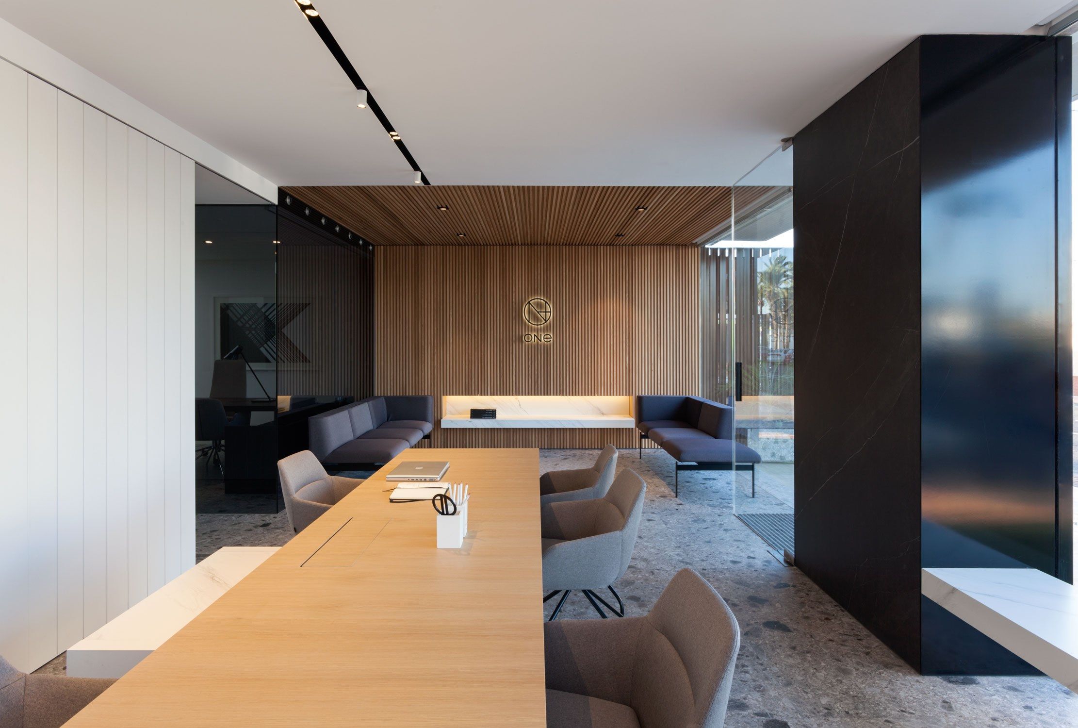 SPLITLINE M52 linear lighting profile By Delta Light