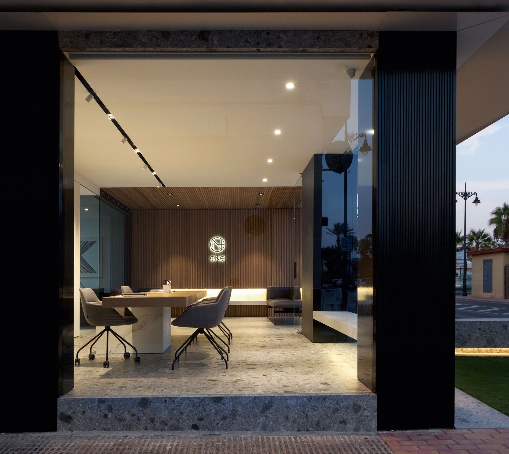 SPLITLINE M52 linear lighting profile By Delta Light