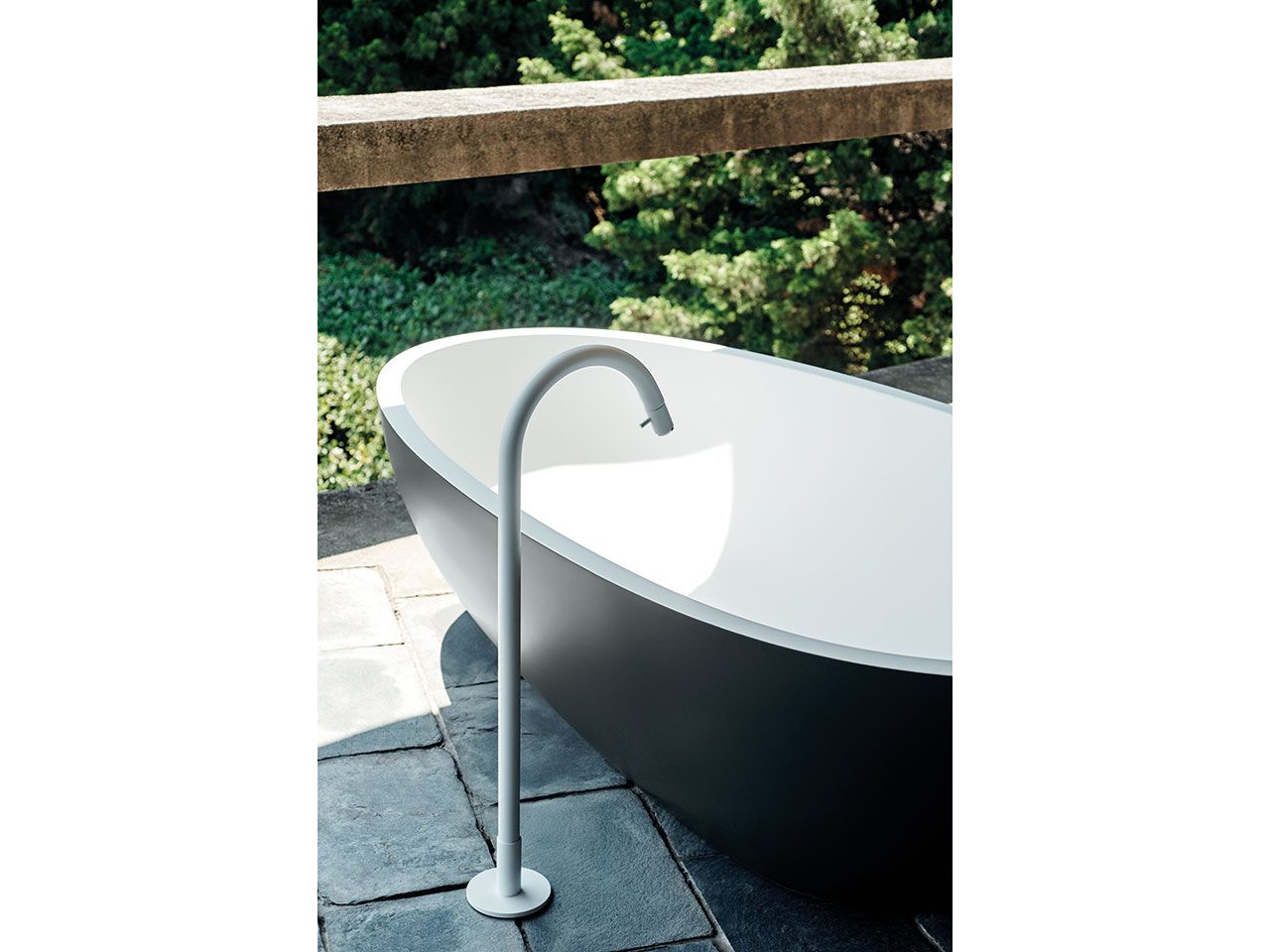 SPOON XL Freestanding oval Cristalplant® bathtub By Agape