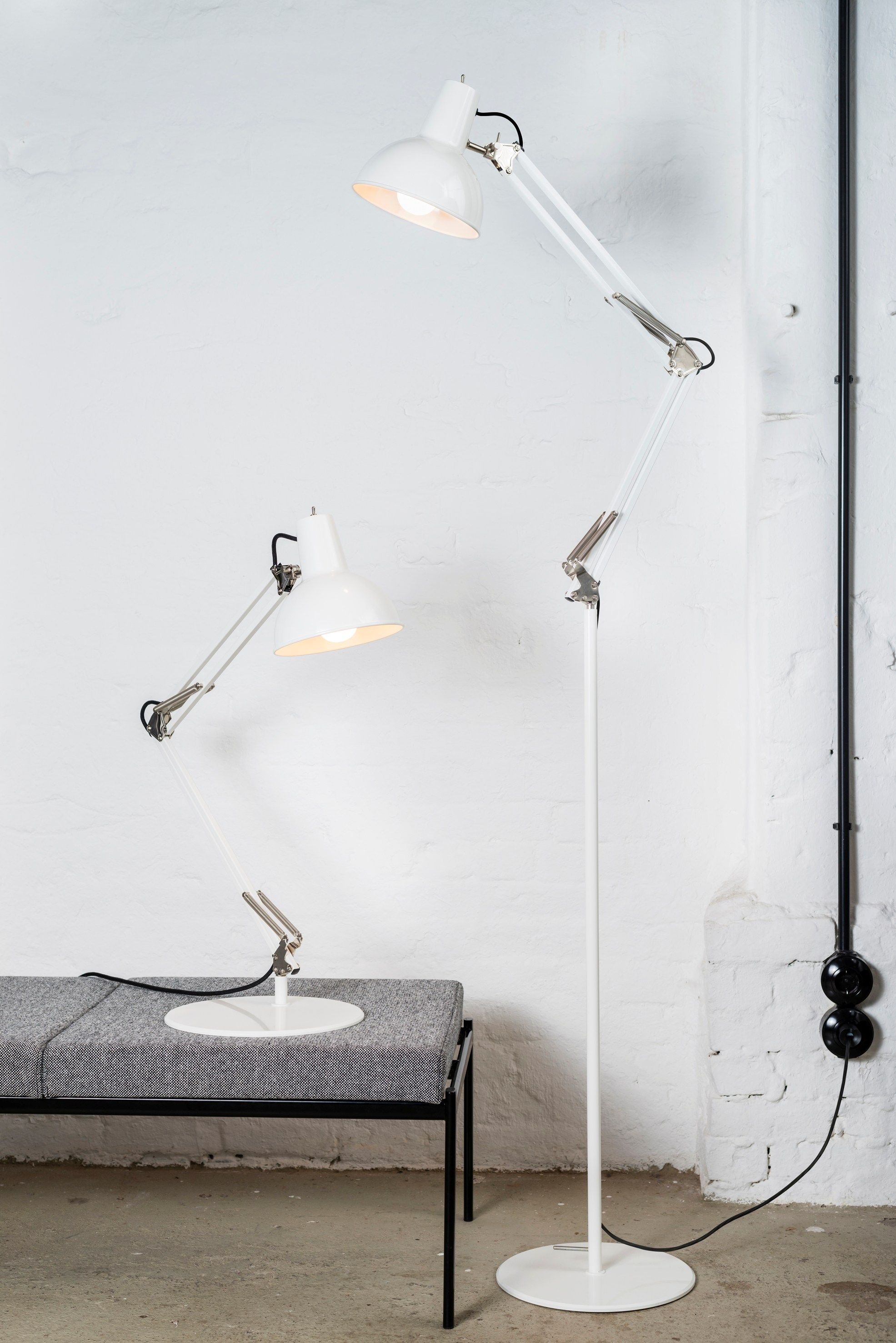 SPRING-BALANCED LAMP | Desk lamp By Midgard Licht