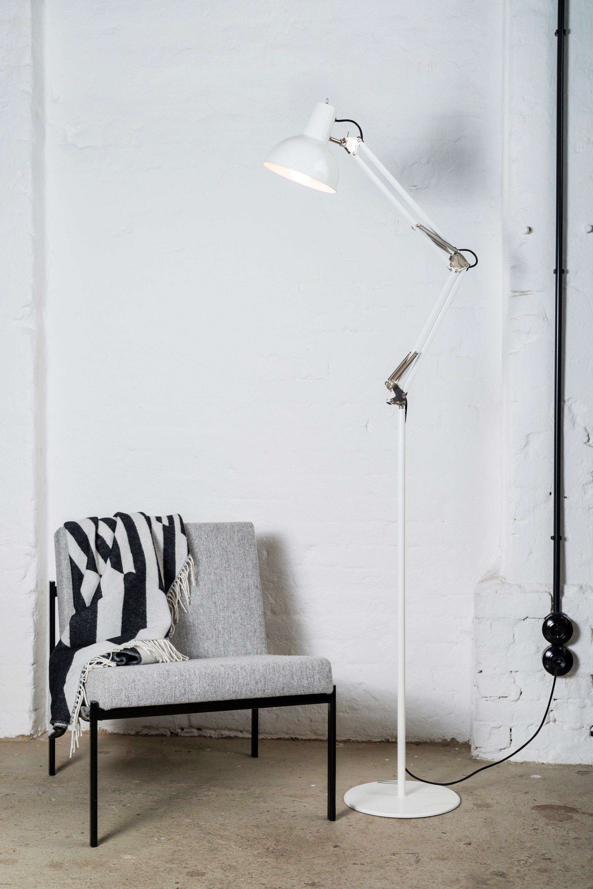 SPRING-BALANCED LAMP | Floor lamp By Midgard