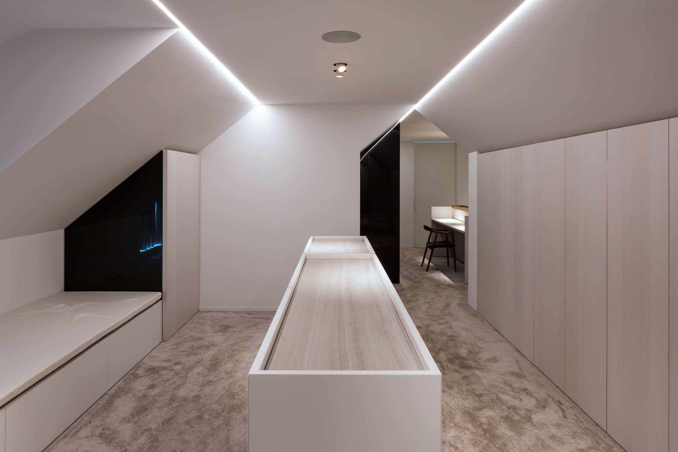 SPY 52 TRIMLESS LED adjustable round spotlight By Delta Light