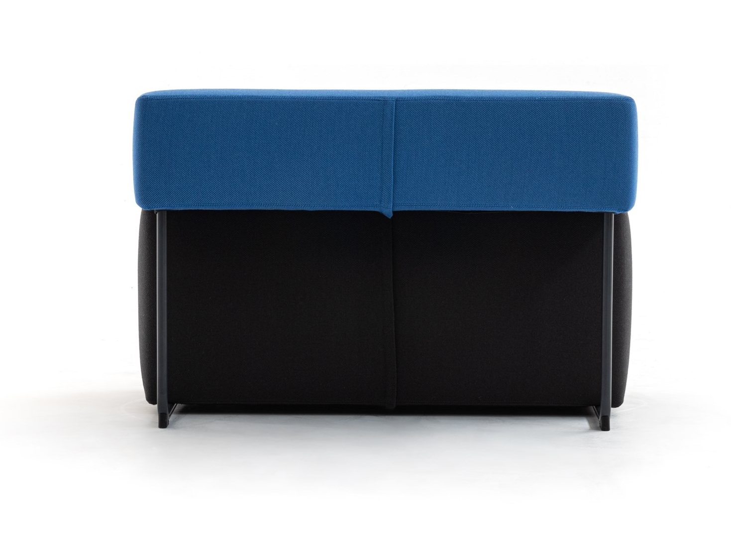 SQUARE | Sofá pequeño By Moroso diseño Jonathan Olivares