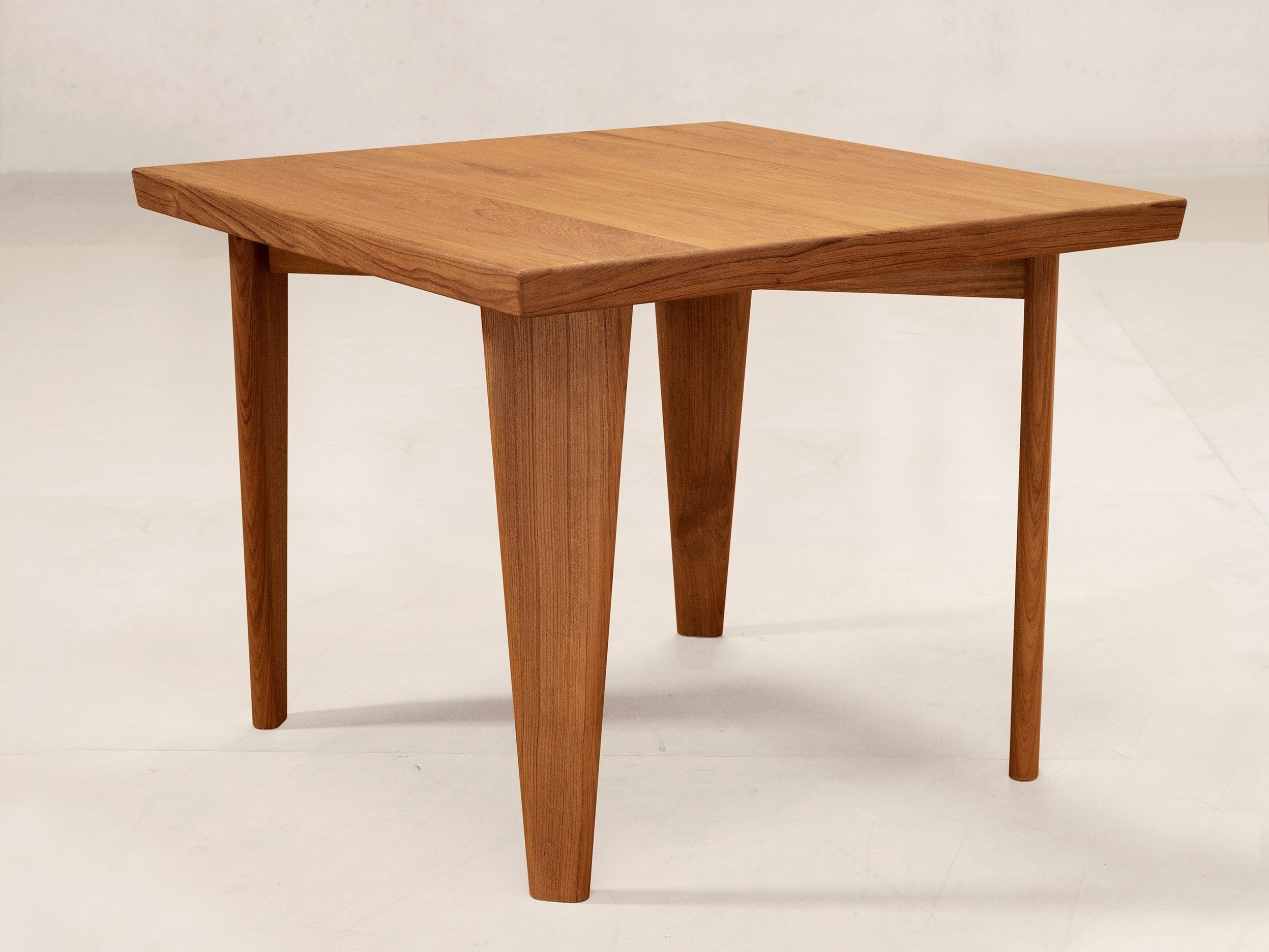 PROJECT CHANDIGARH Square teak table By Phantom Hands | design ...