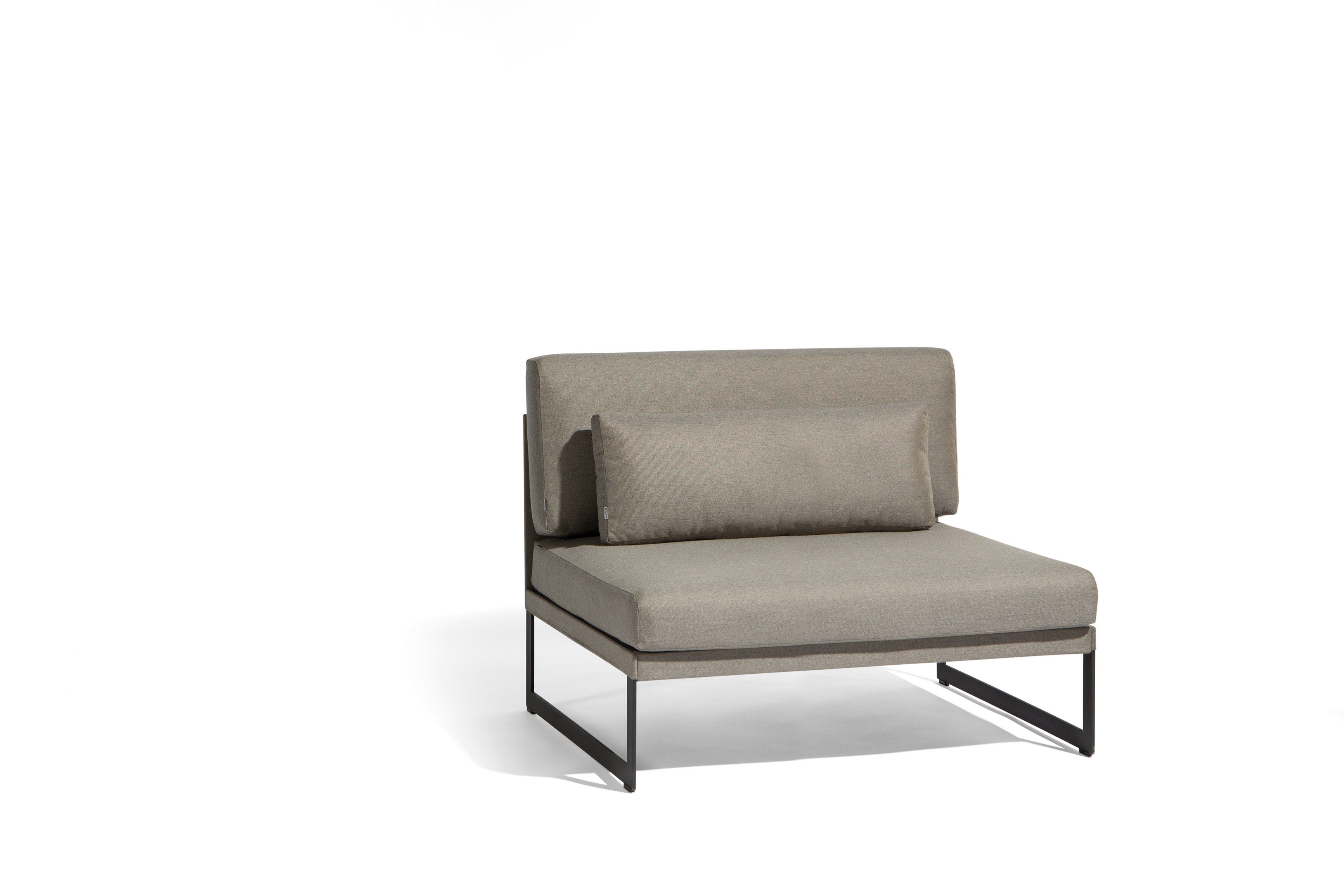 SQUAT | Modular garden sofa By MANUTTI