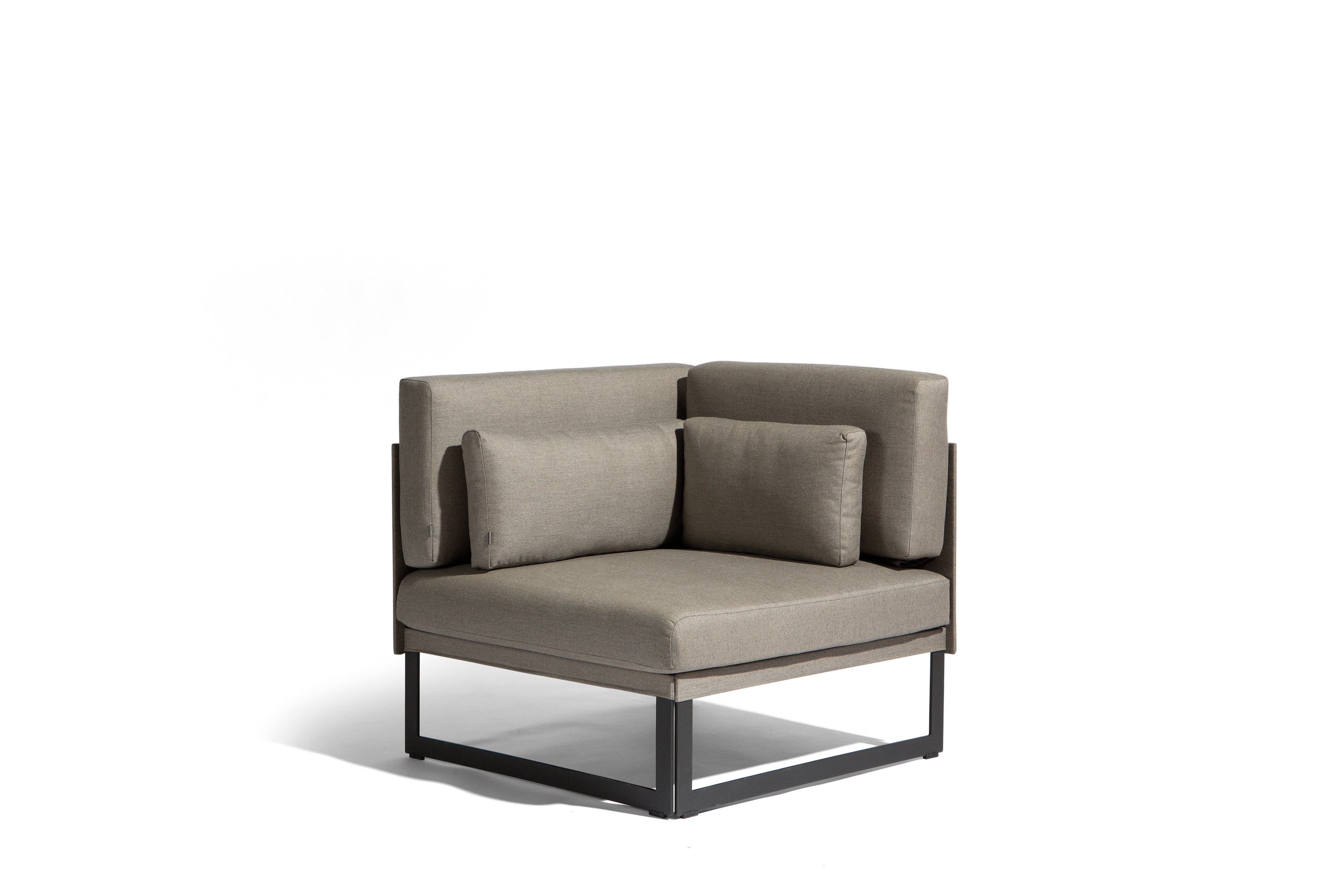 SQUAT | Modular garden sofa By MANUTTI
