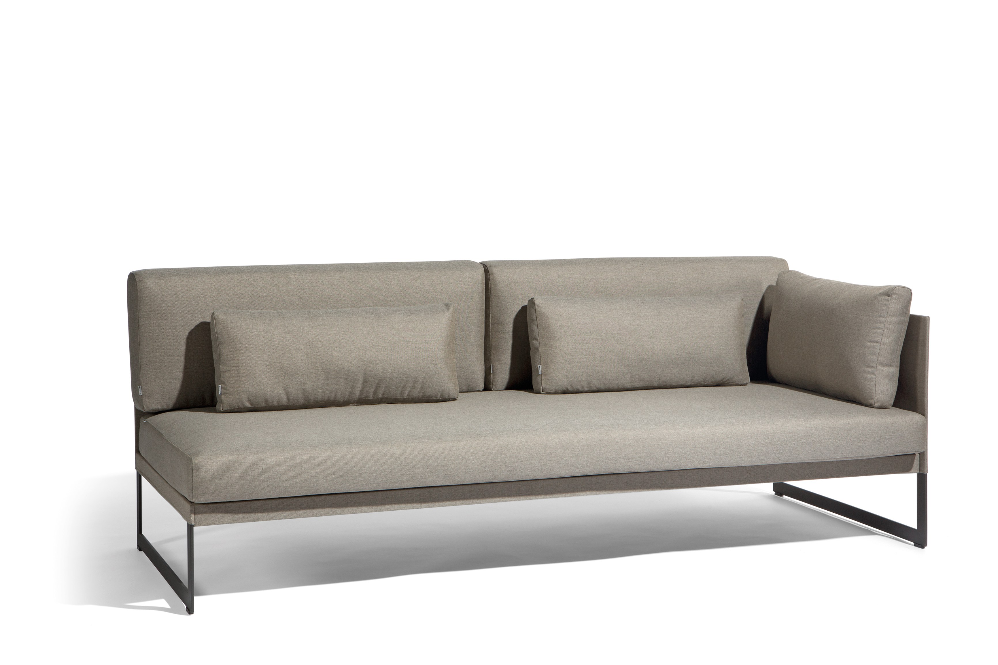 SQUAT | Modular garden sofa By MANUTTI