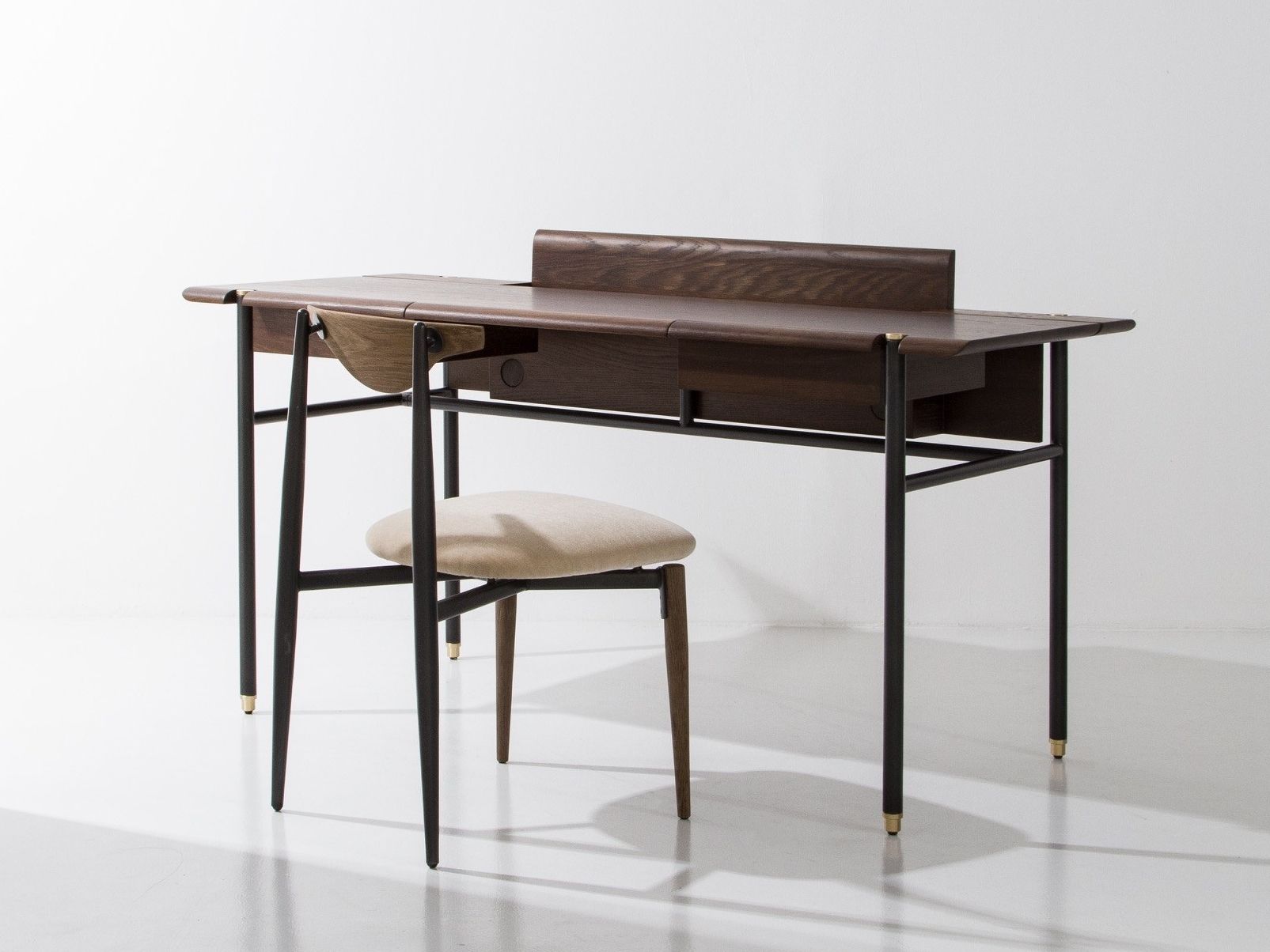 STACKING | Writing desk By District Eight