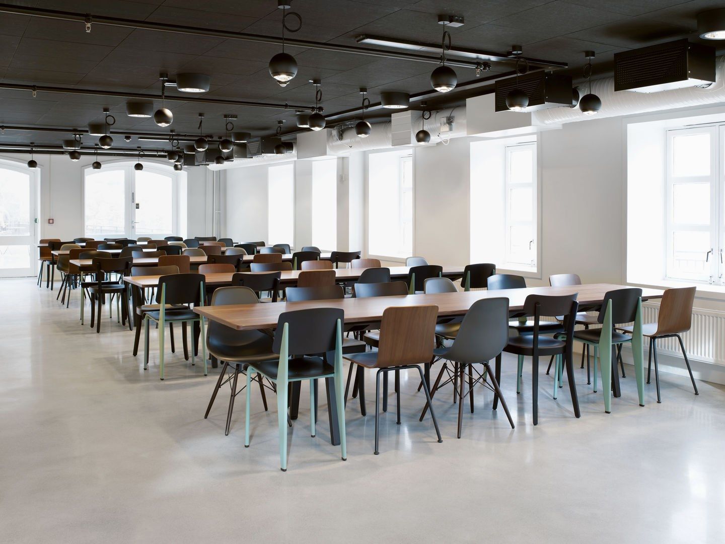 STANDARD SP Steel and plastic chair By Vitra | design Jean Prouvé