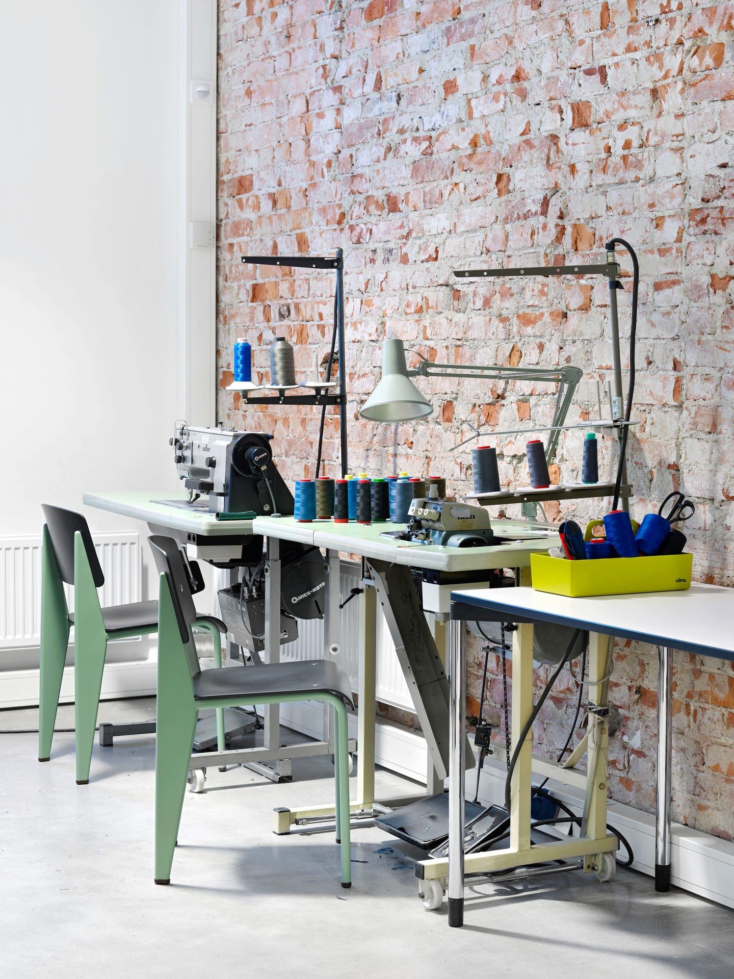 STANDARD SP Steel and plastic chair By Vitra | design Jean Prouvé