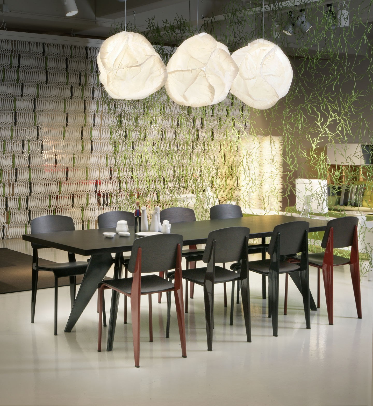 STANDARD Steel and wood chair By Vitra | design Jean Prouvé