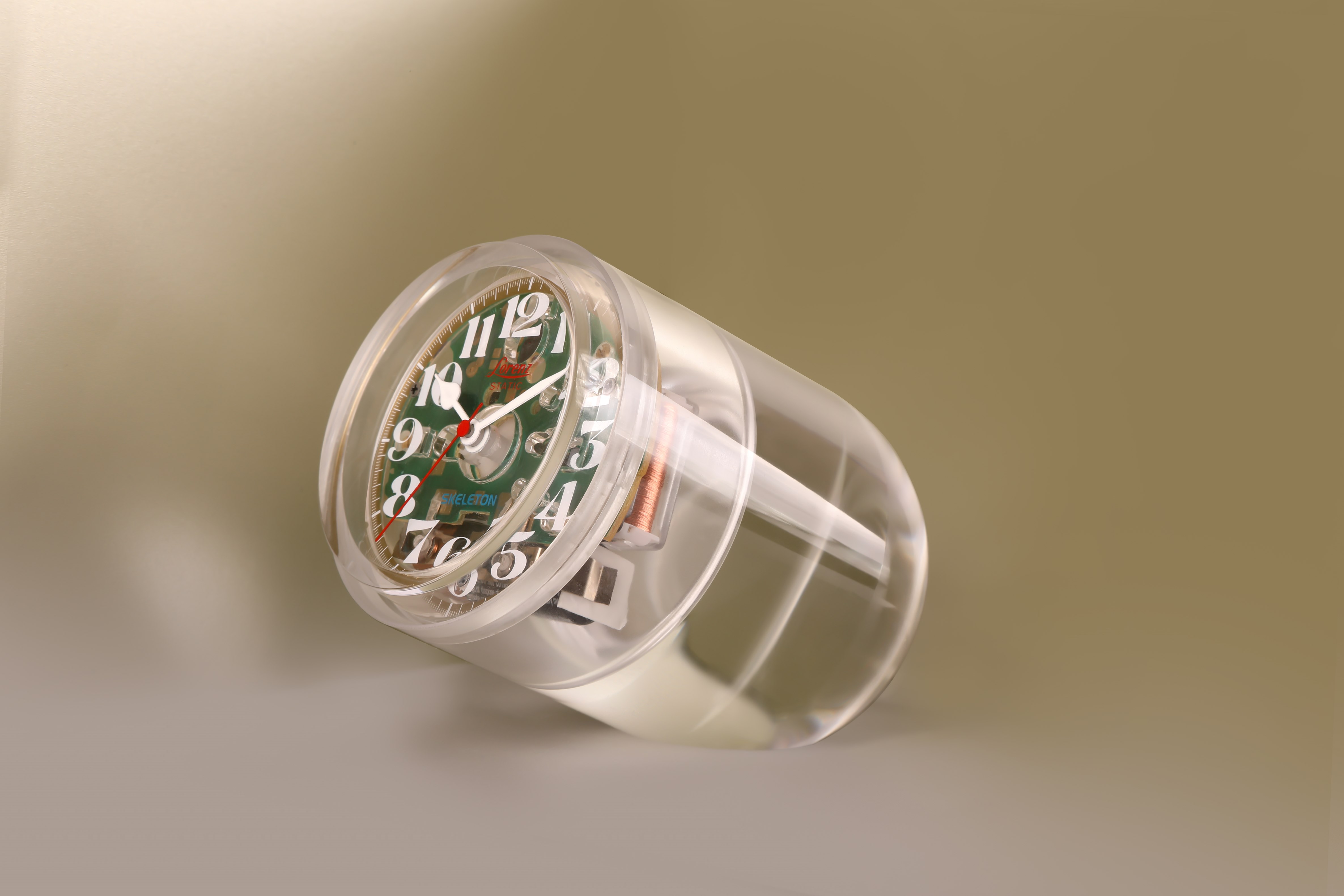 STATIC | Plexiglass clock Table-top plexiglass clock By Lorenz