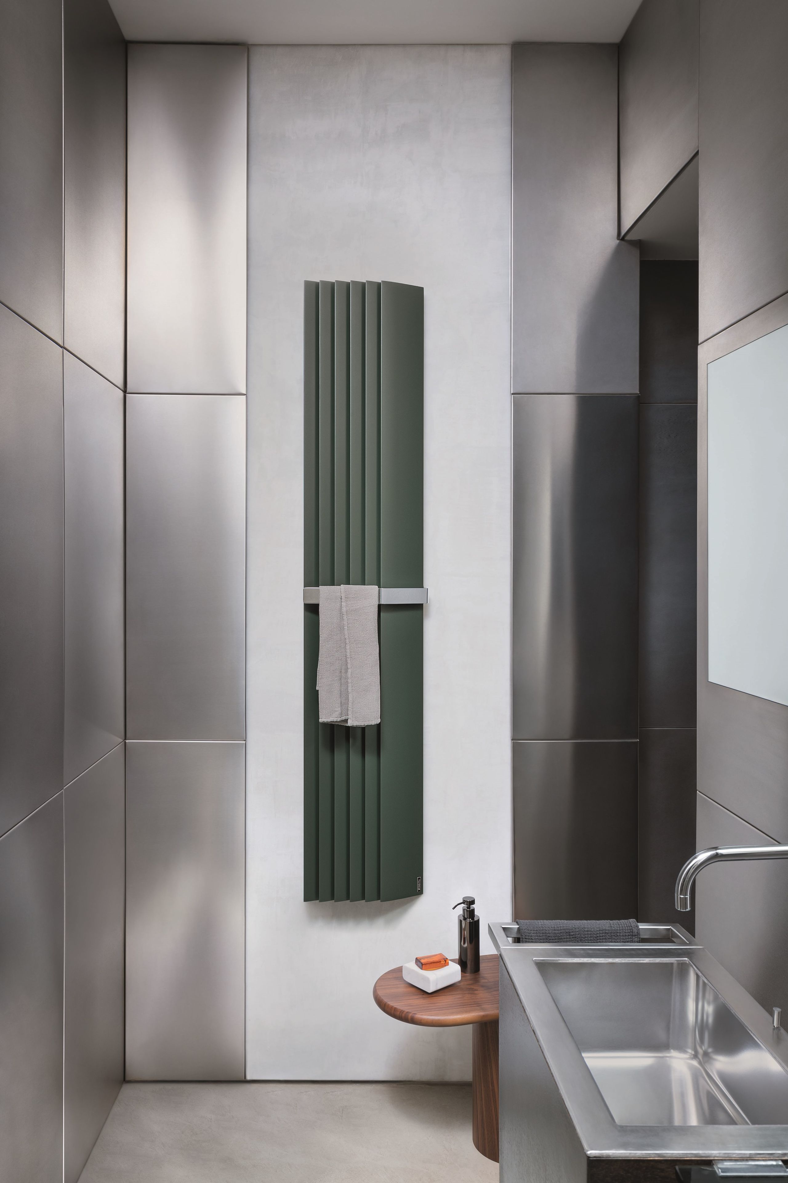 STEP-BY-STEP Dual energy extruded aluminium decorative radiator By ...