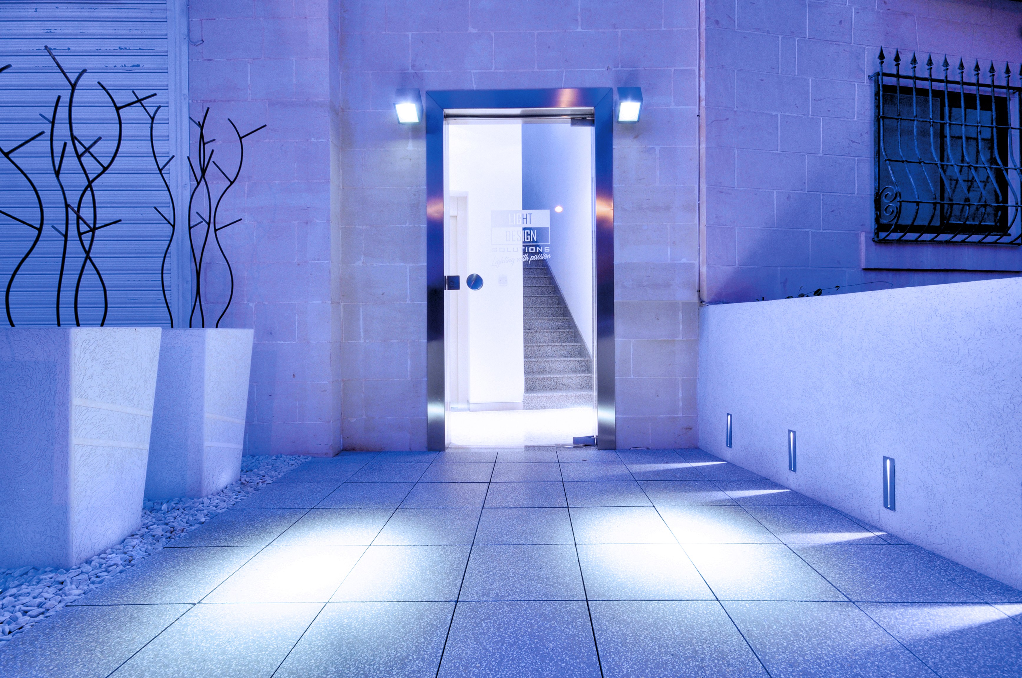 STEP Wall-mounted die cast aluminium steplight By SIMES