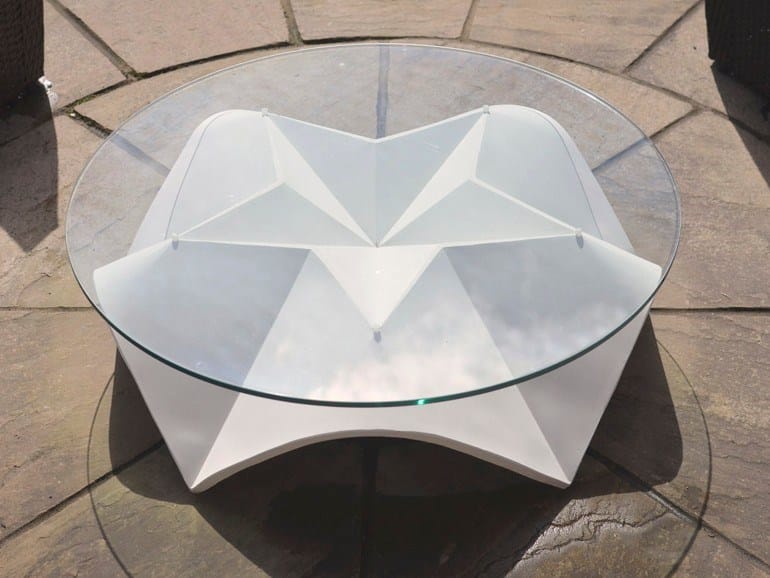 Round concrete garden side table STJERNE By Adam Christopher design ...