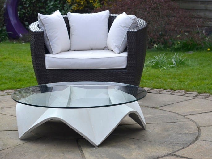 Round concrete garden side table STJERNE By Adam Christopher design ...