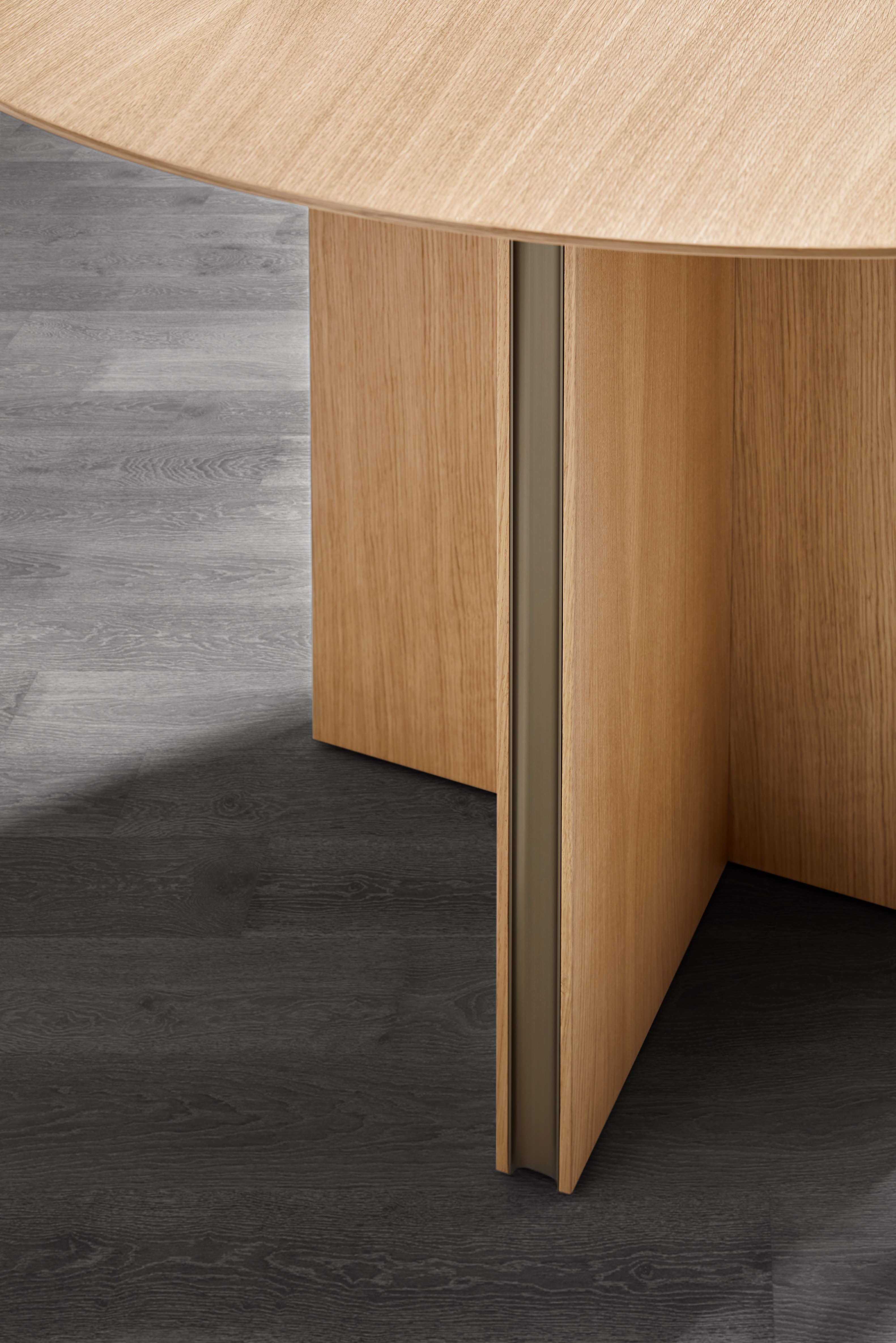 STOCKHOLM Round wooden dining table By Punt | design Mario Ruiz
