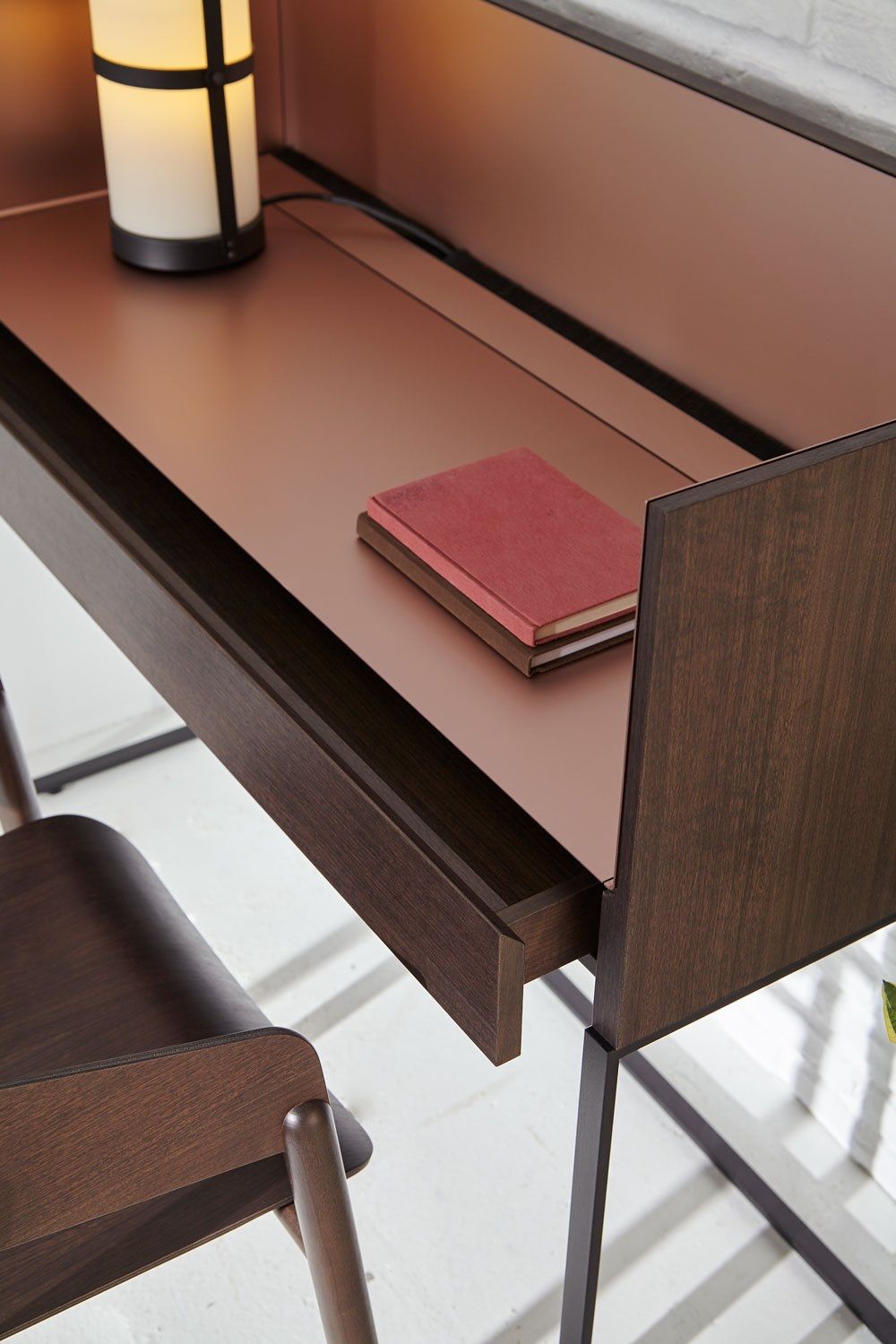 STOCKHOLM Sekretär aus Holz mit Schubladen By Punt | design Mario Ruiz