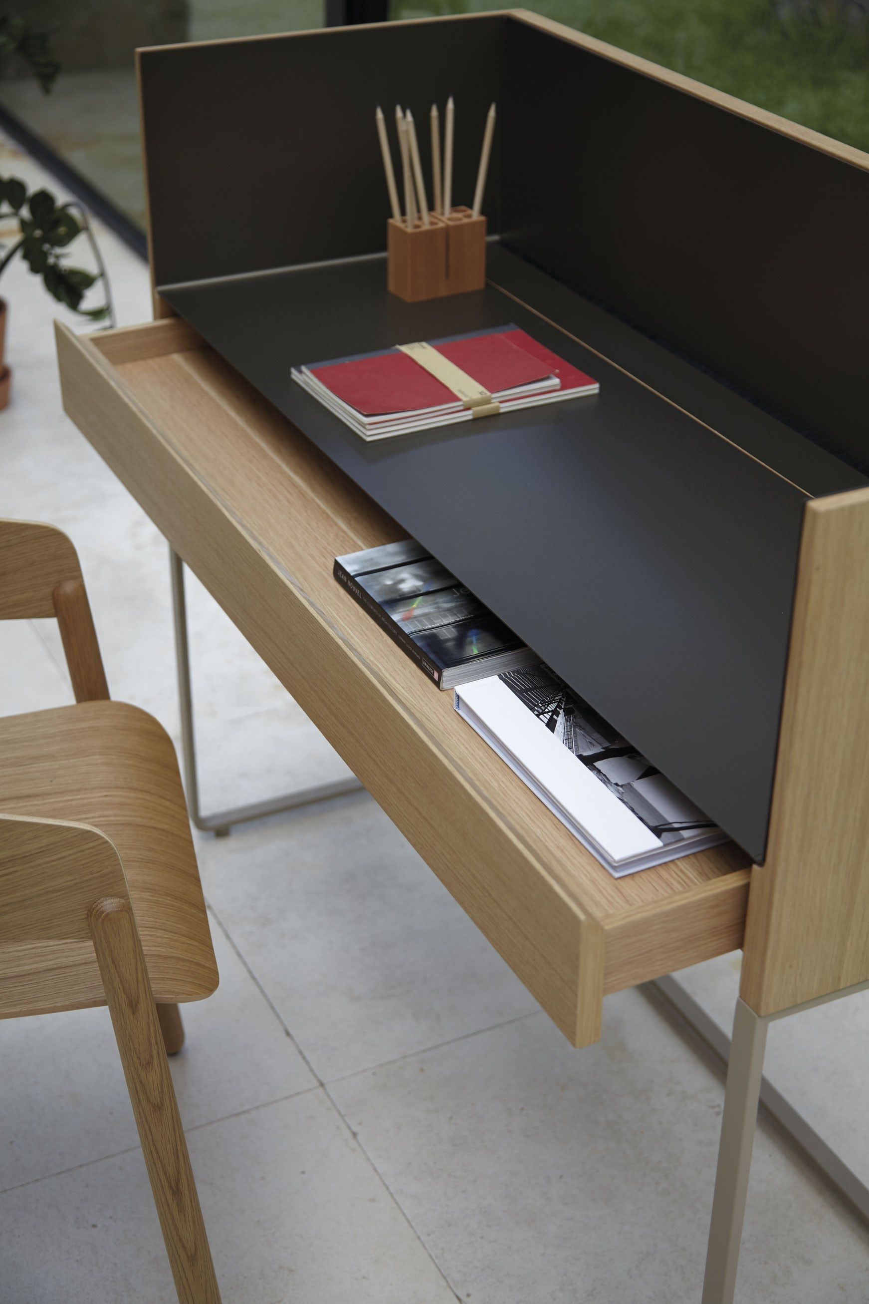 STOCKHOLM Sekretär aus Holz mit Schubladen By Punt | design Mario Ruiz