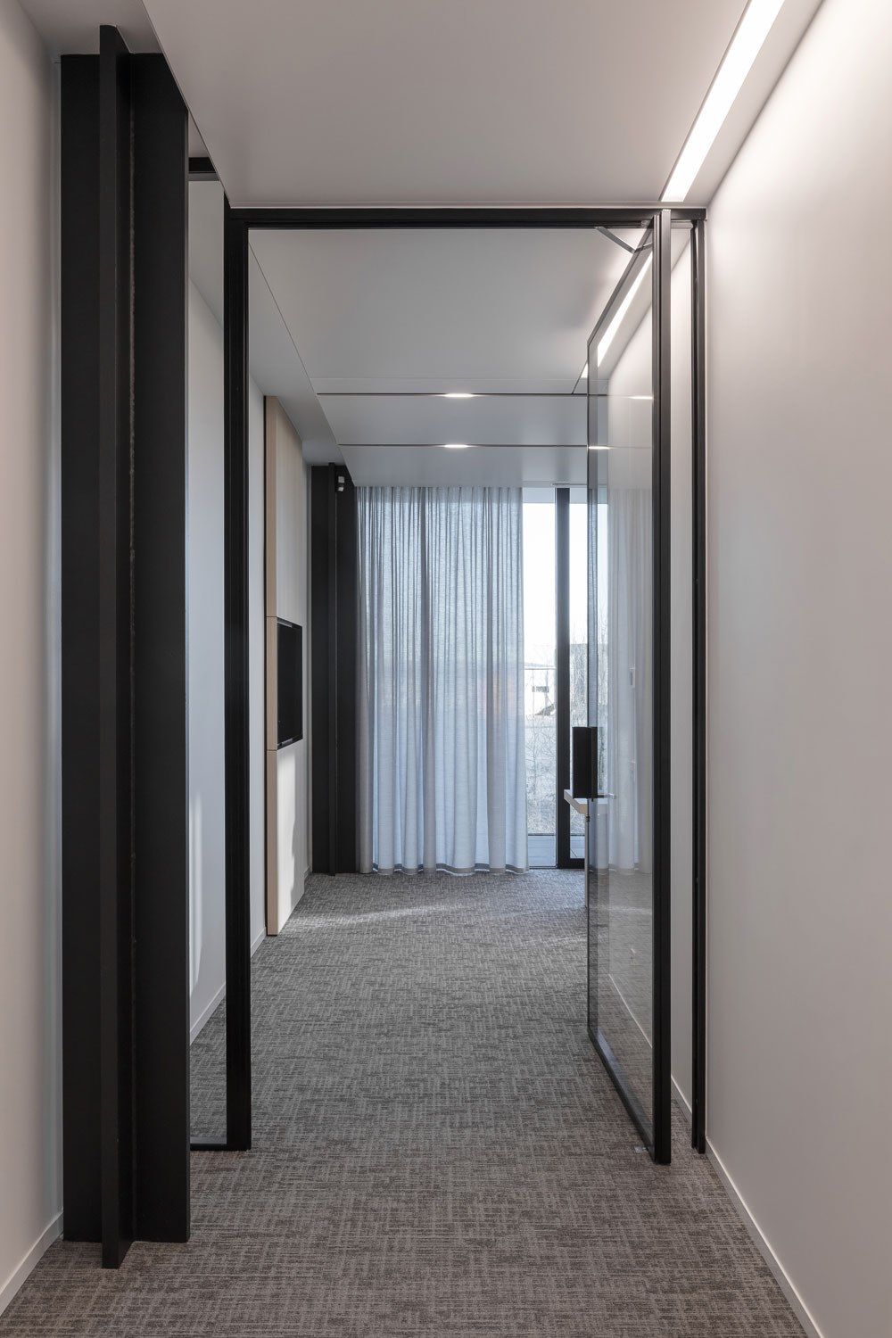 STREAMLINER TRIMLESS linear lighting profile By Delta Light