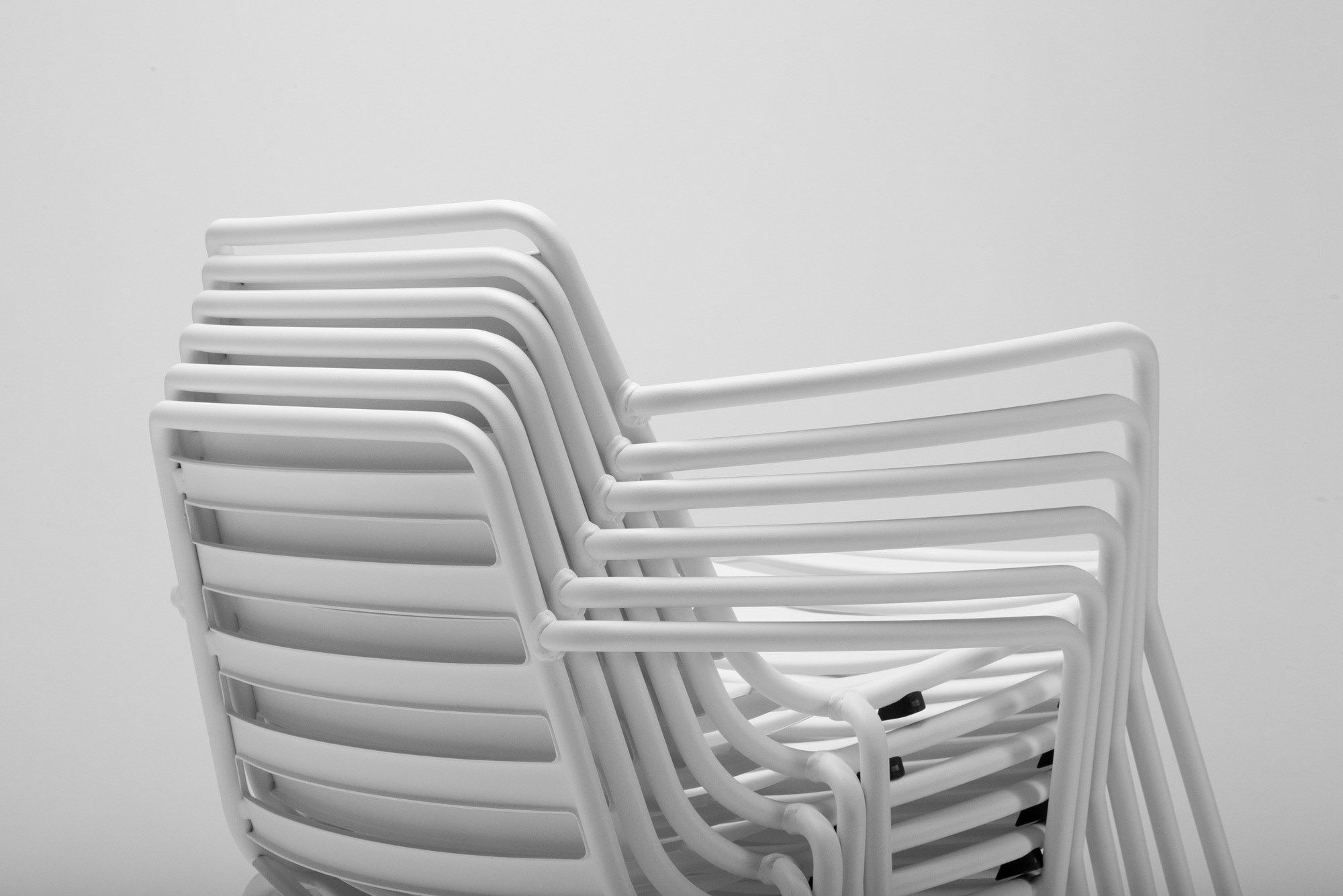 STREET | Chair with armrests By ENEA design Estudi Manel Molina