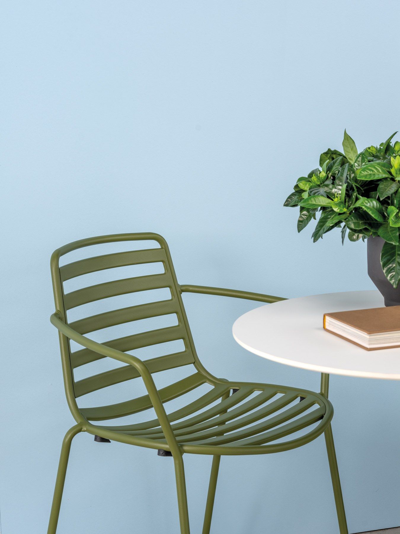 STREET | Chair with armrests By ENEA design Estudi Manel Molina