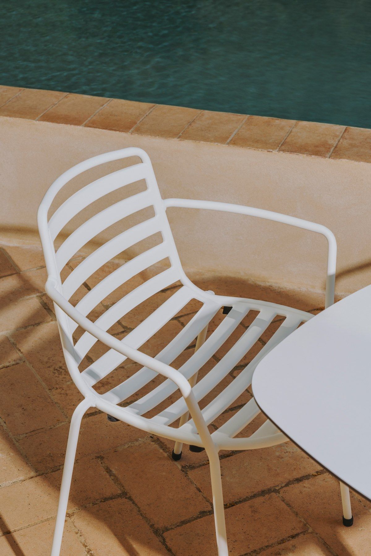 STREET | Chair with armrests By ENEA design Estudi Manel Molina