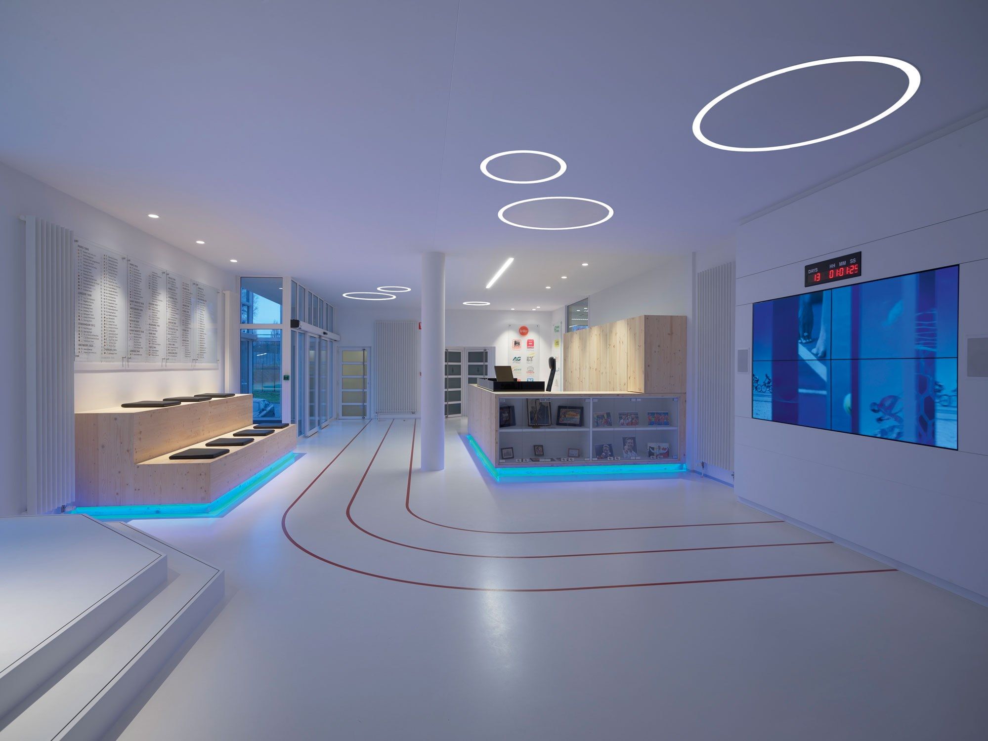 SUPER-OH TRIMLESS ceiling lamp By Delta Light