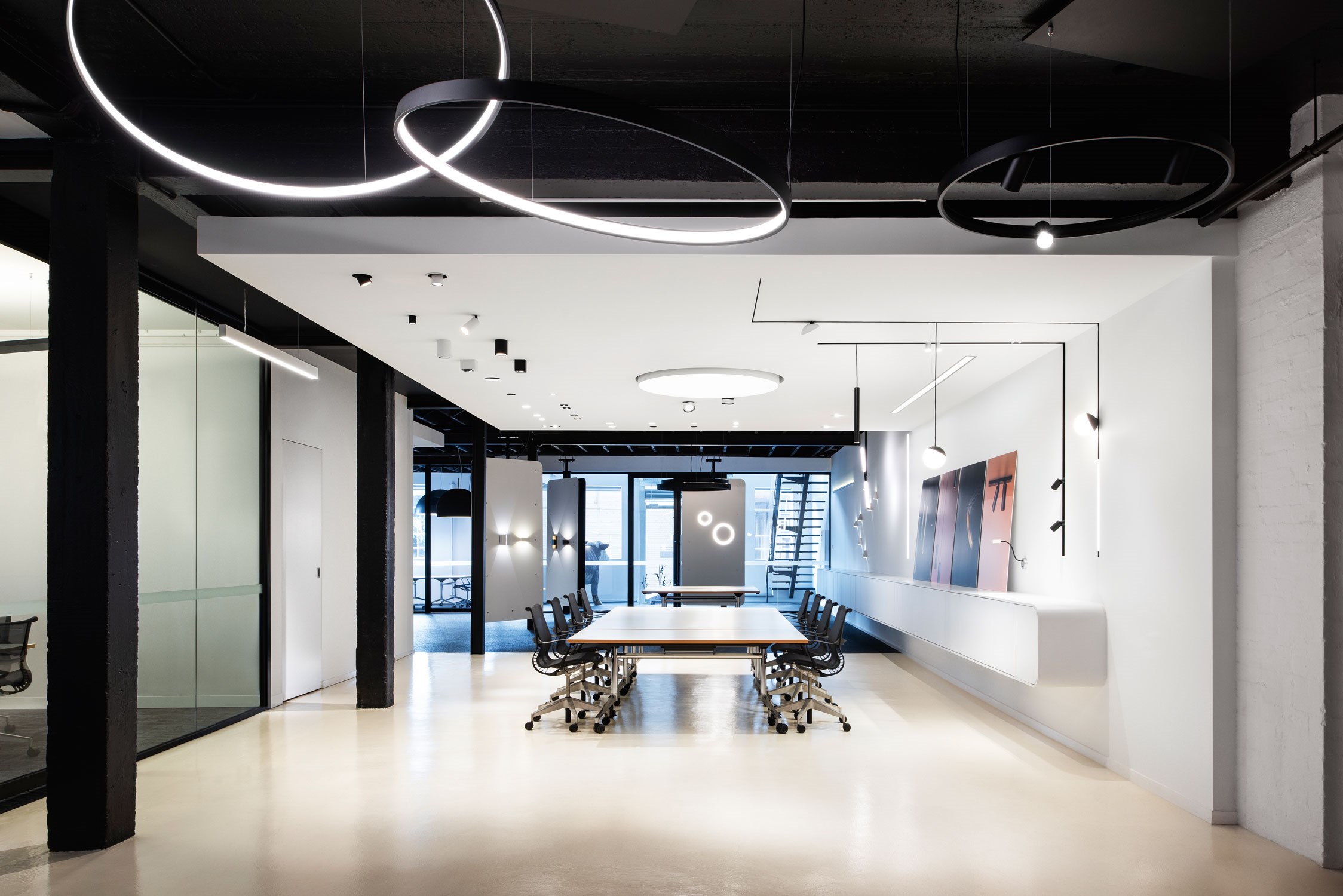SUPERLOOP HC SBL LED pendant lamp By Deltalight