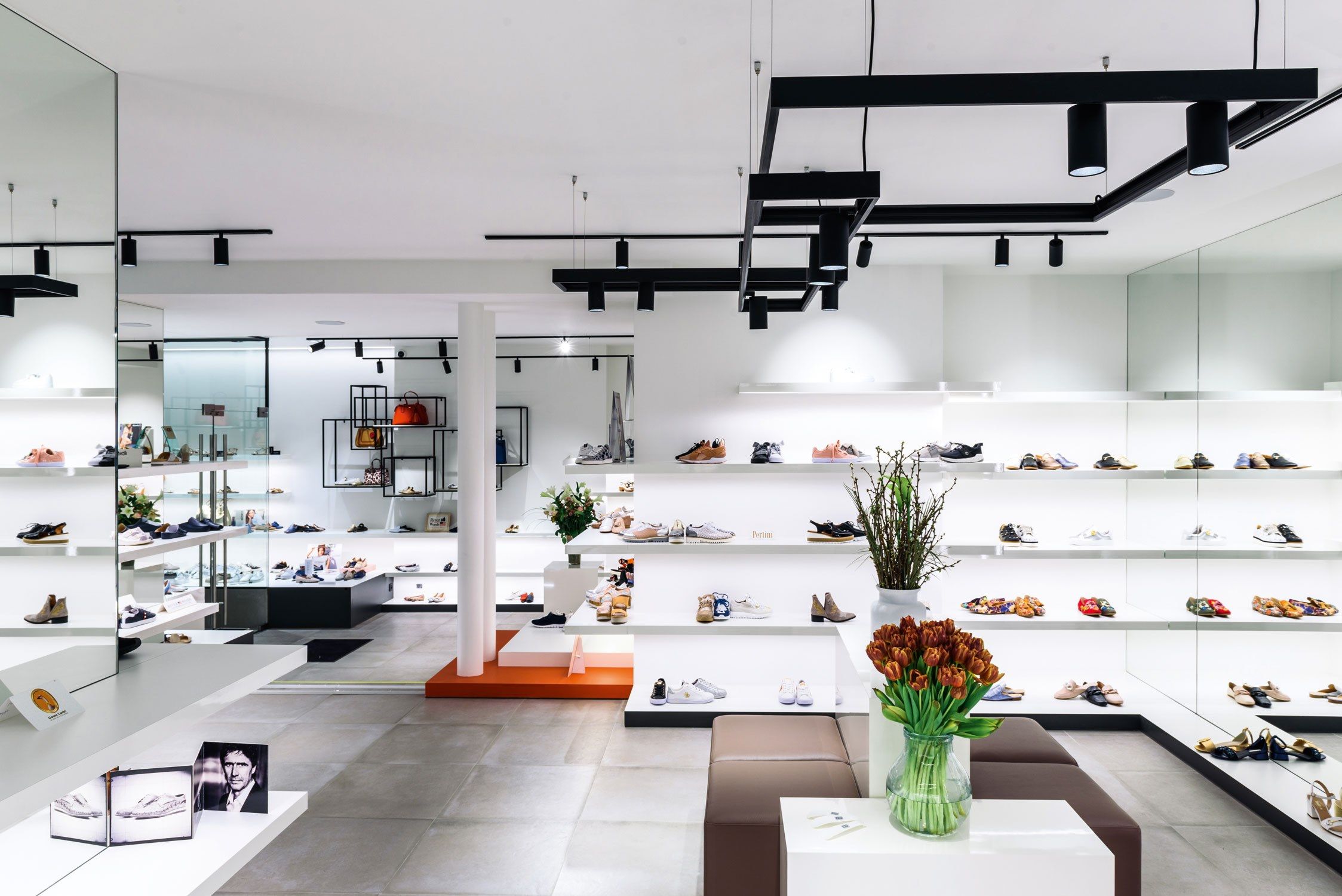 SUPERLOOP MDL LED pendant lamp By Delta Light