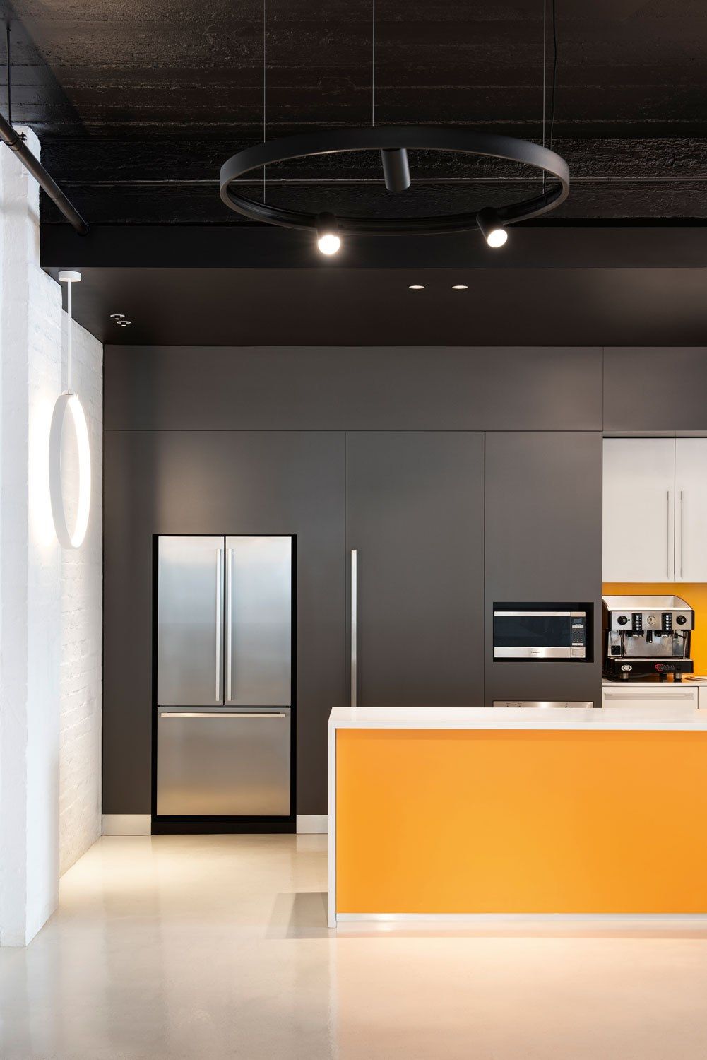 SUPERLOOP MDL LED pendant lamp By Delta Light