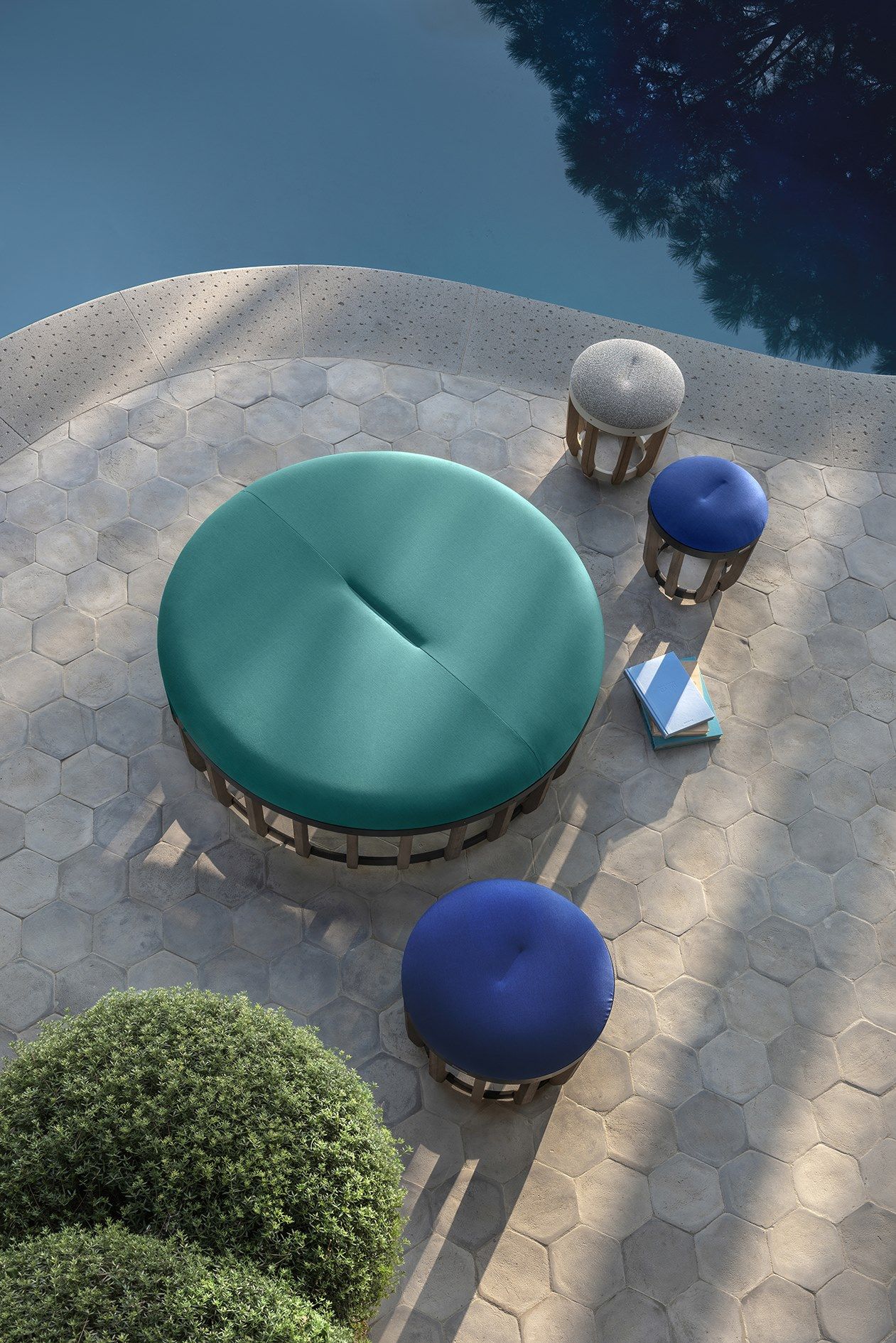SWING | Garden pouf By Ethimo design Patrick Norguet
