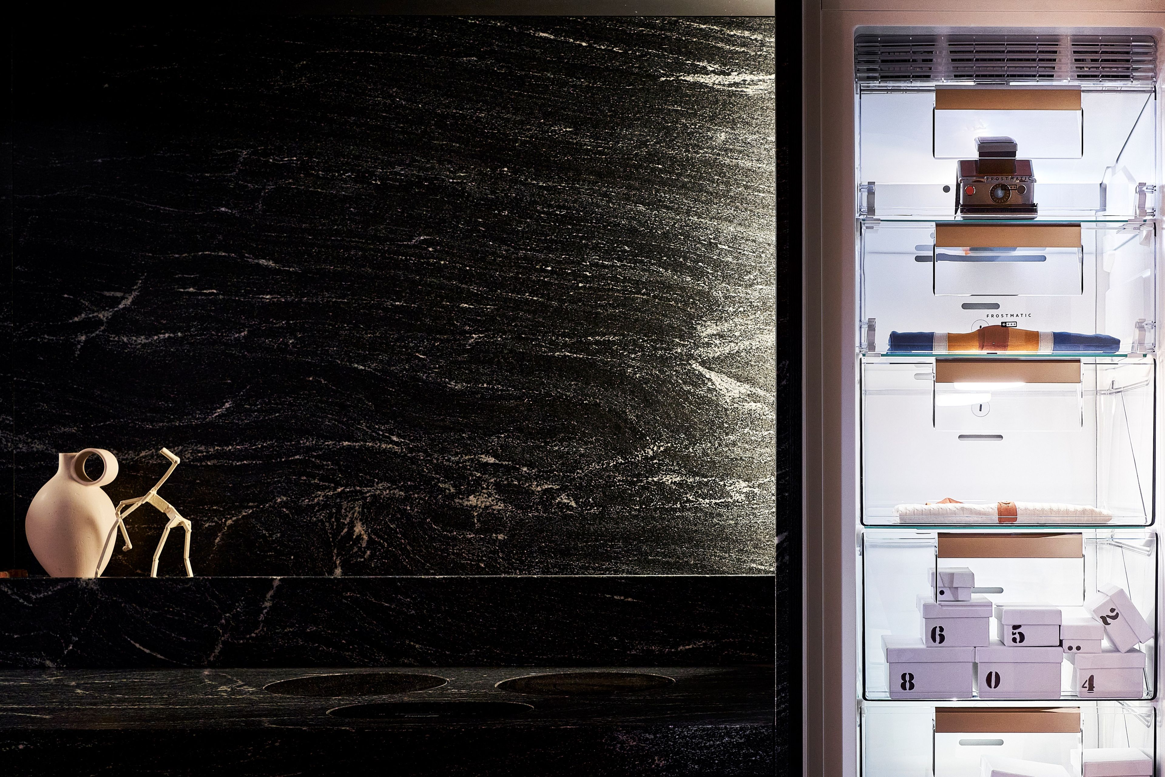 Hideaway wooden kitchen SWING SYSTEM By SCIC design Ser-John Architects