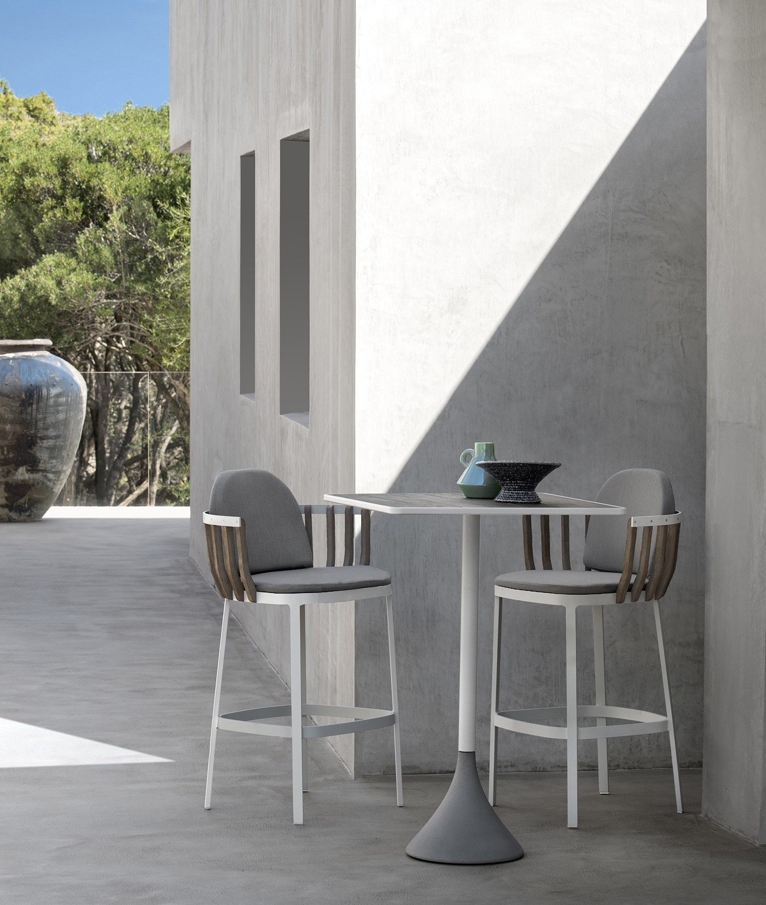 SWING High garden stool with back By Ethimo | design Patrick Norguet