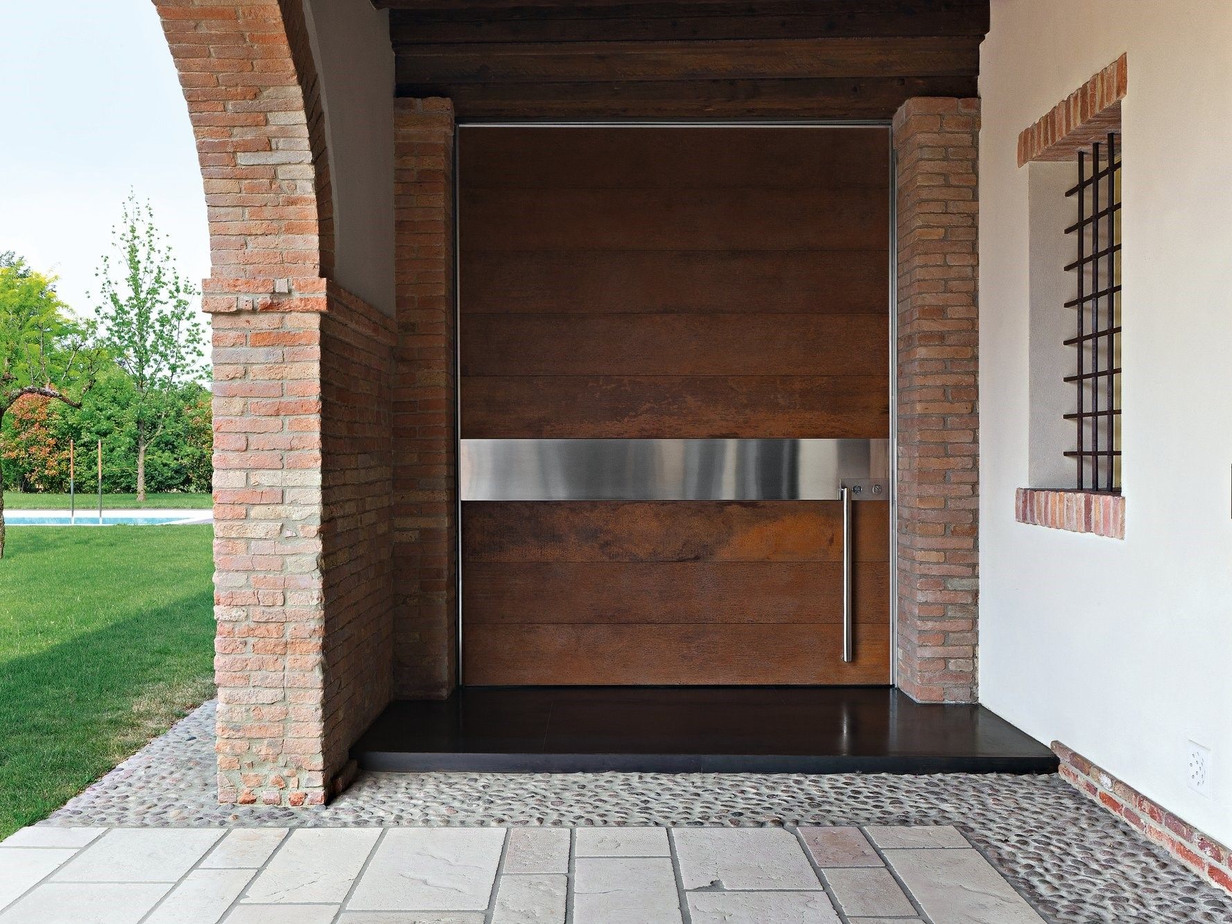 SYNUA | Corten™ entry door By OIKOS VENEZIA