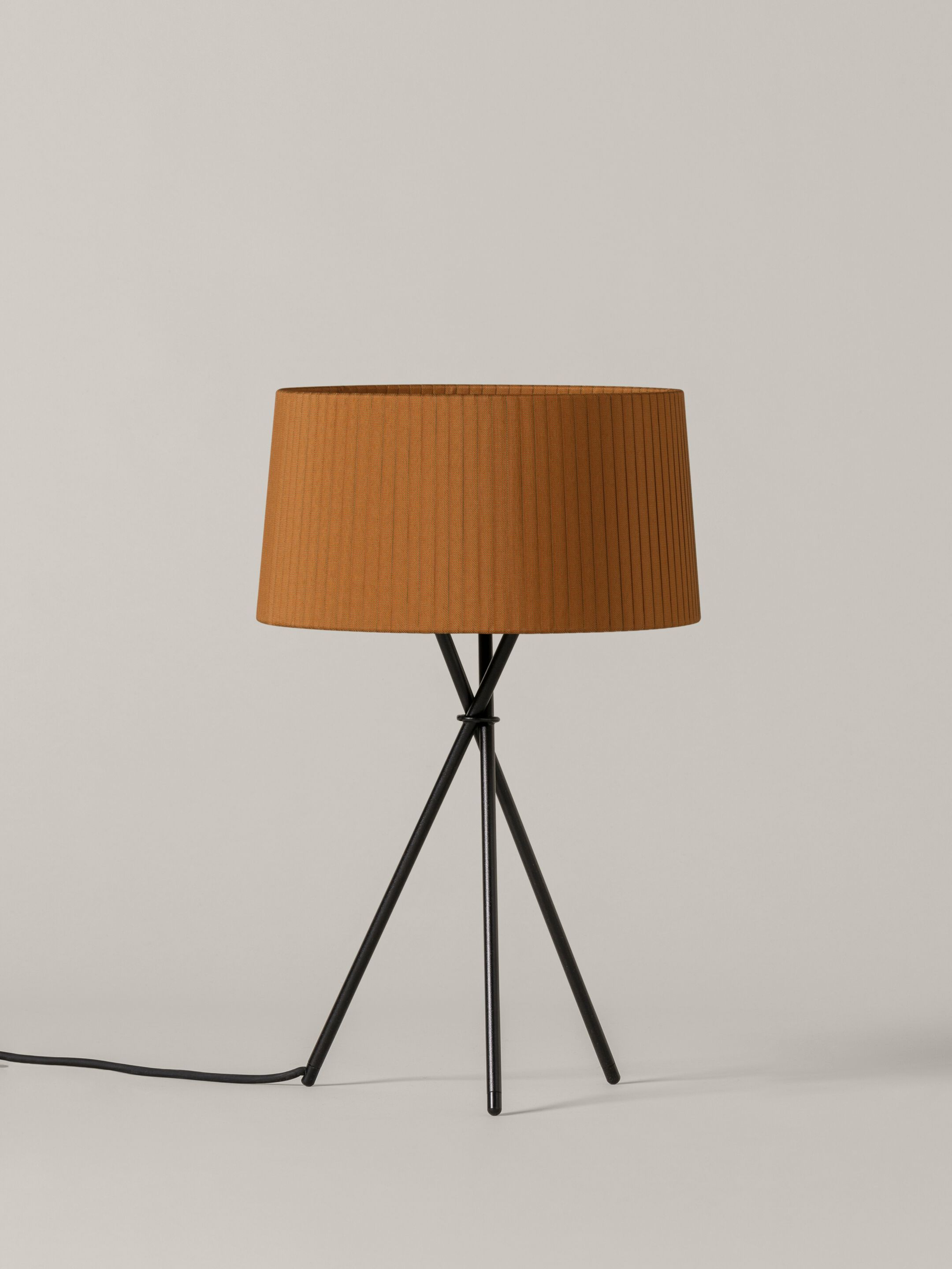 TRÍPODE G6/TRÍPODE M3 Table lamp By Santa & Cole