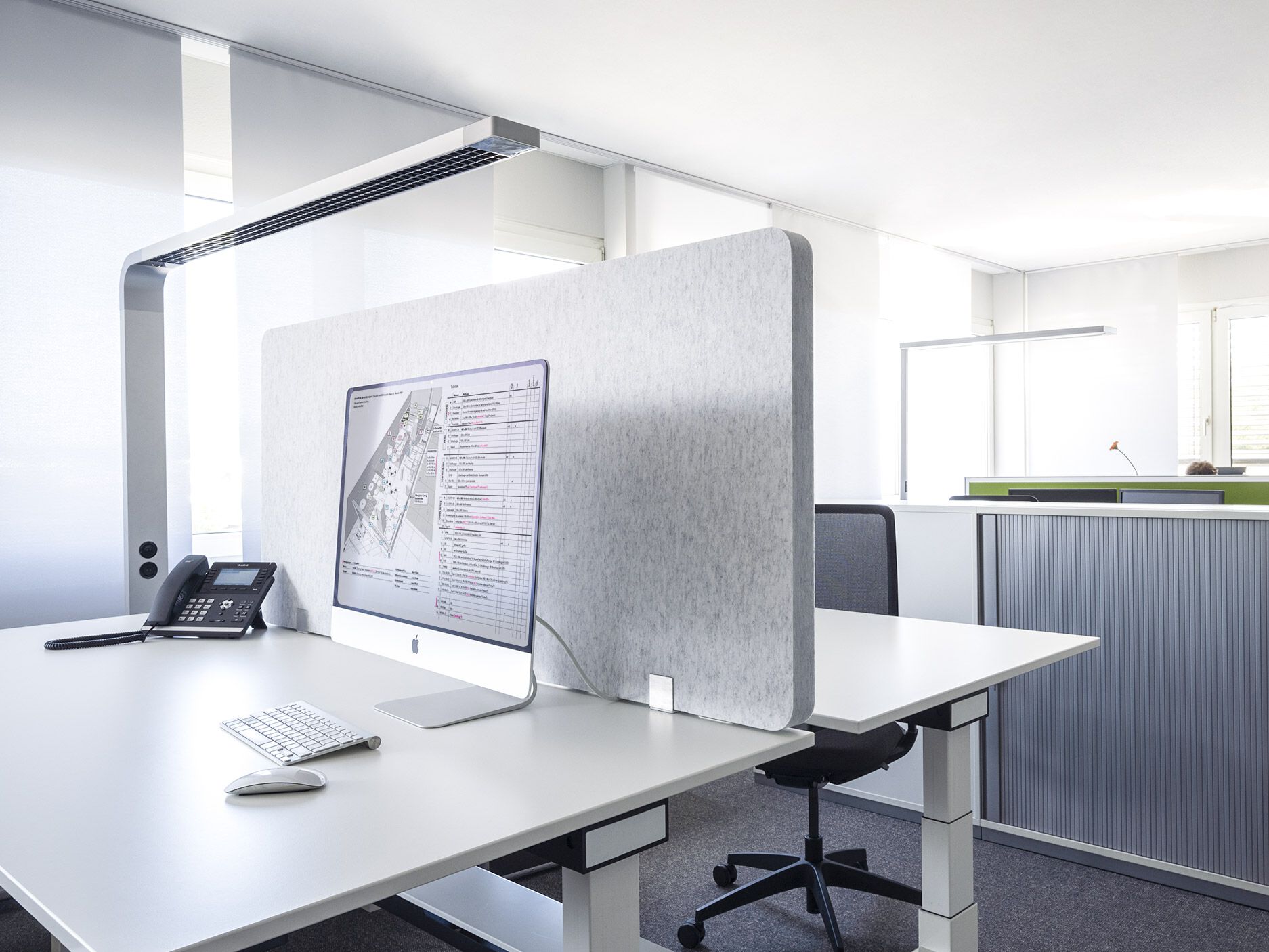 FRAMELESS TABLE Office screen By Schallsauger