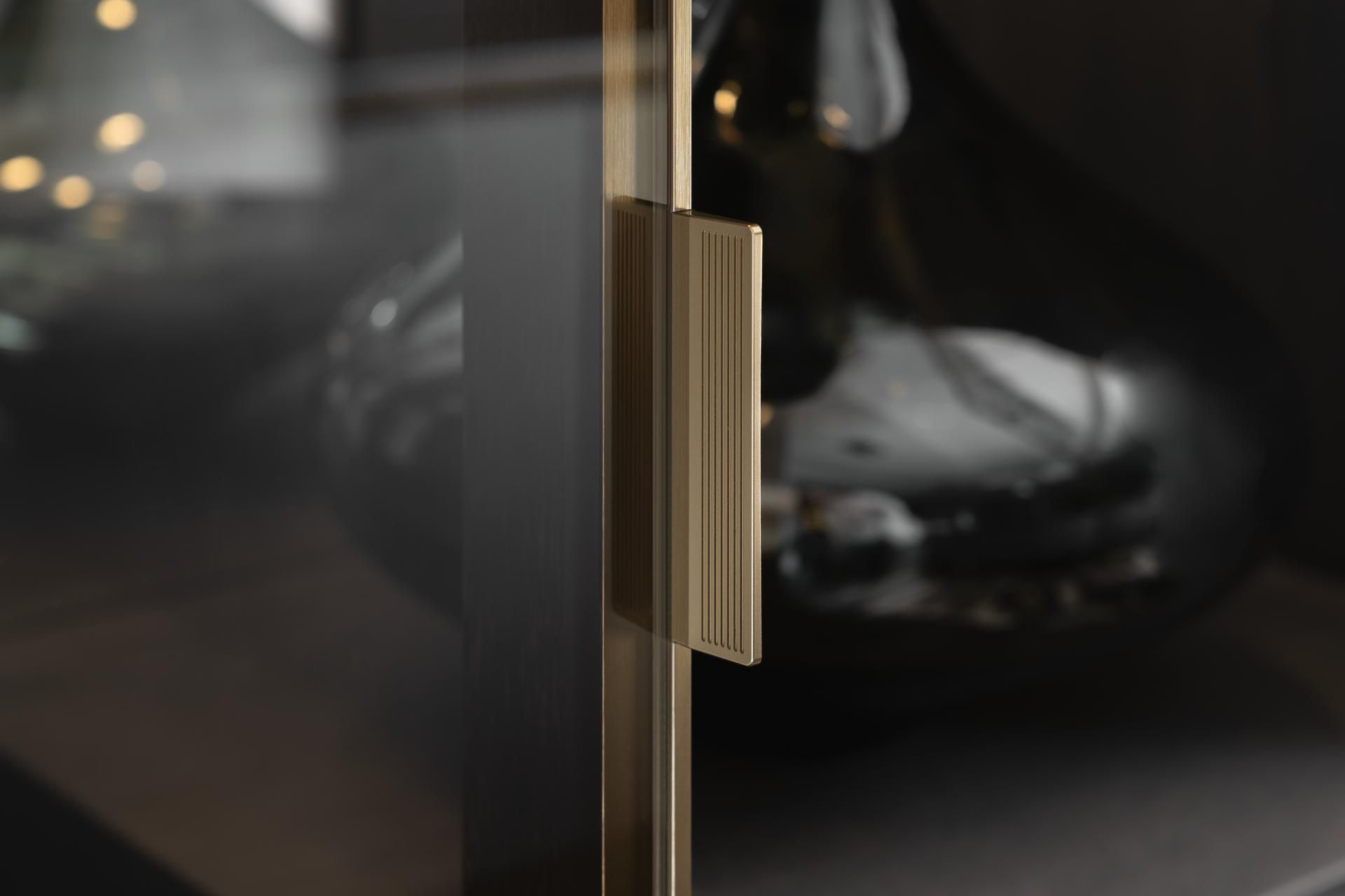 SieMatic SLX Kitchen with island without handles By SieMatic