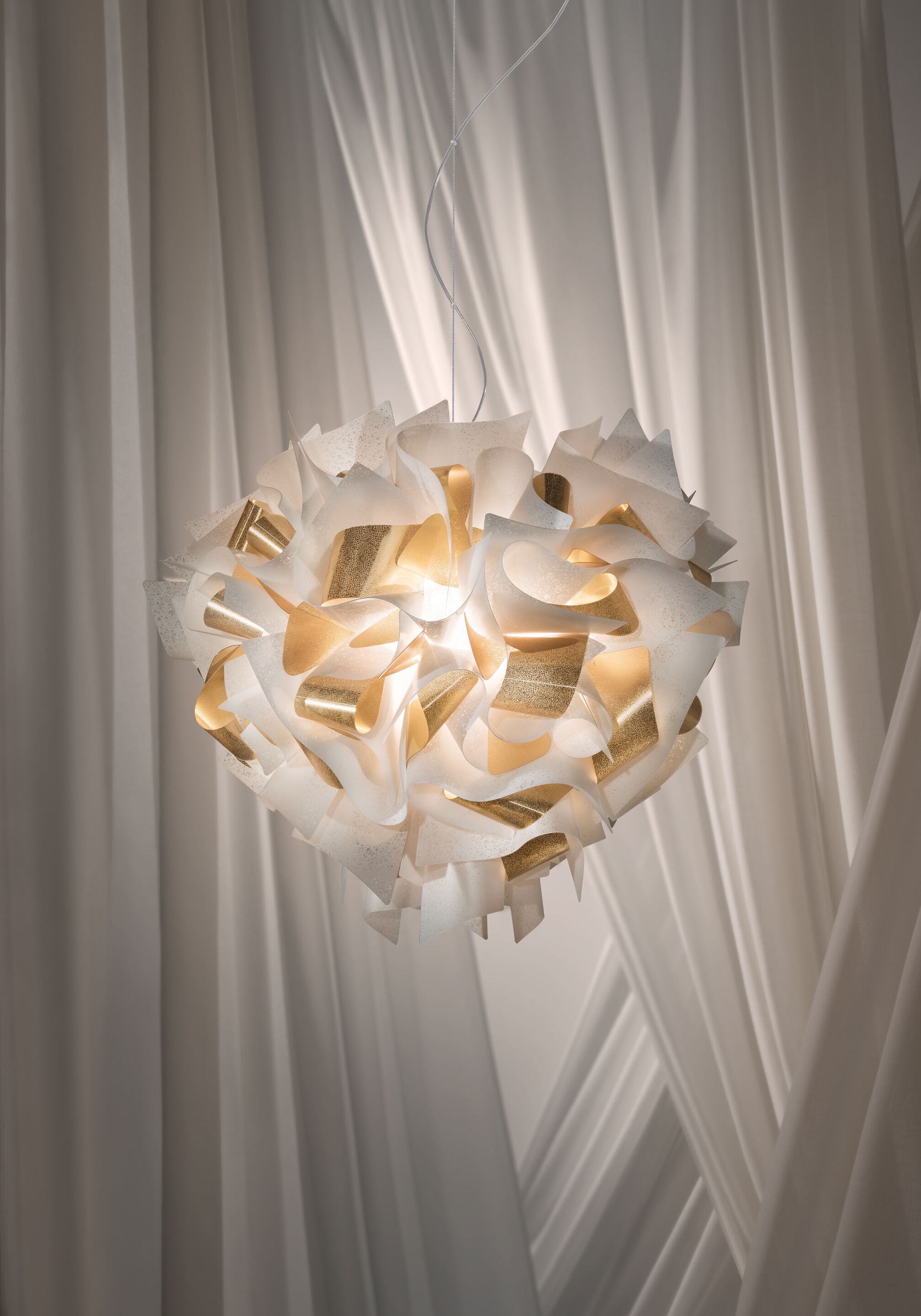 VELI AUREA 吊灯 By Slamp | design Adriano Rachele