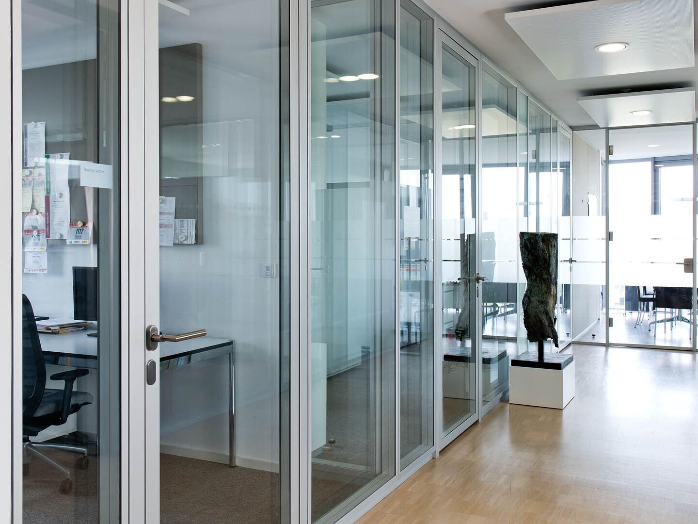 SYSTEM 2000 GLASS WALL Mampara divisoria By Strähle Raum-Systeme