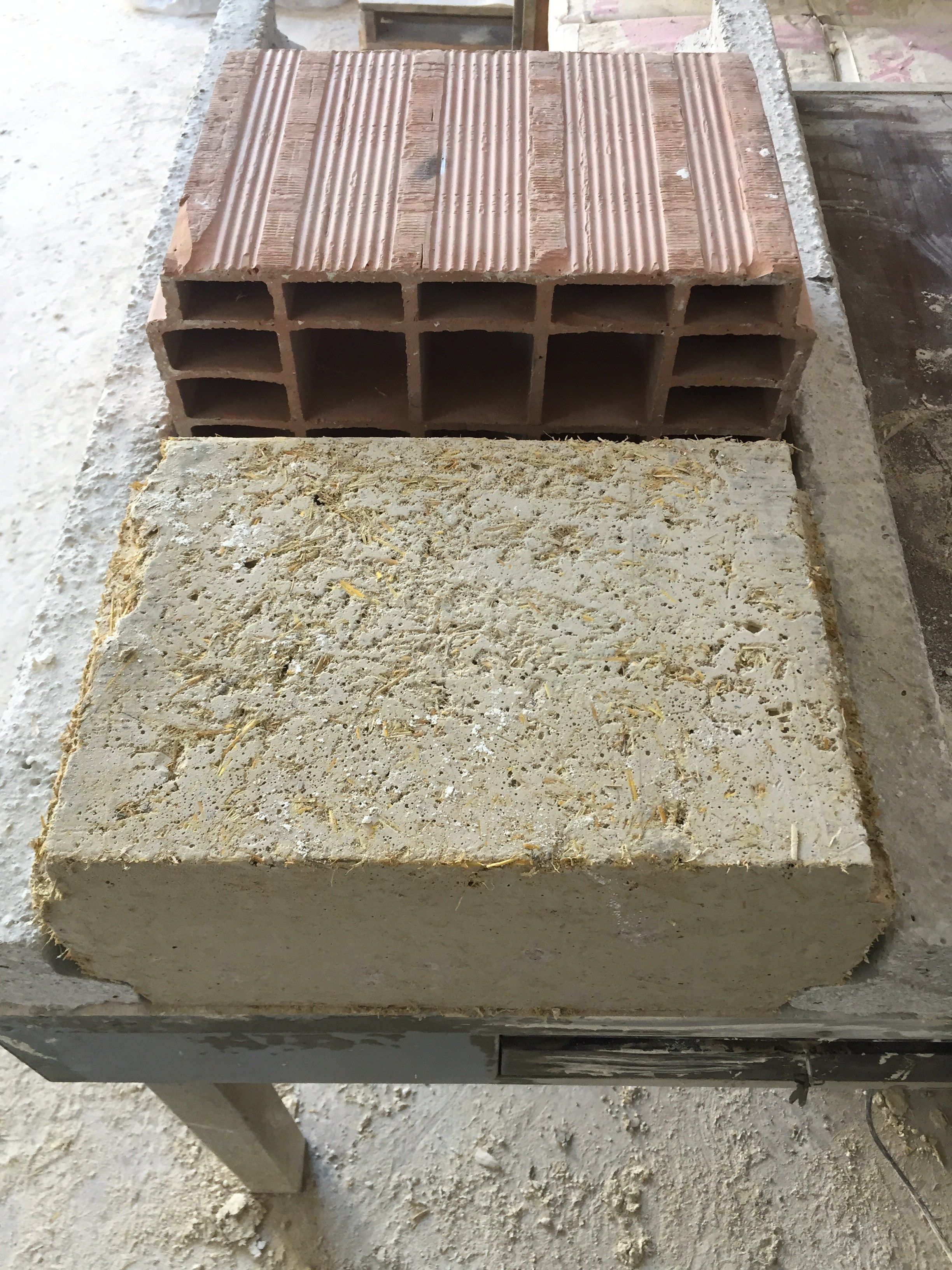 Straw and cement slab block By Prespaglia