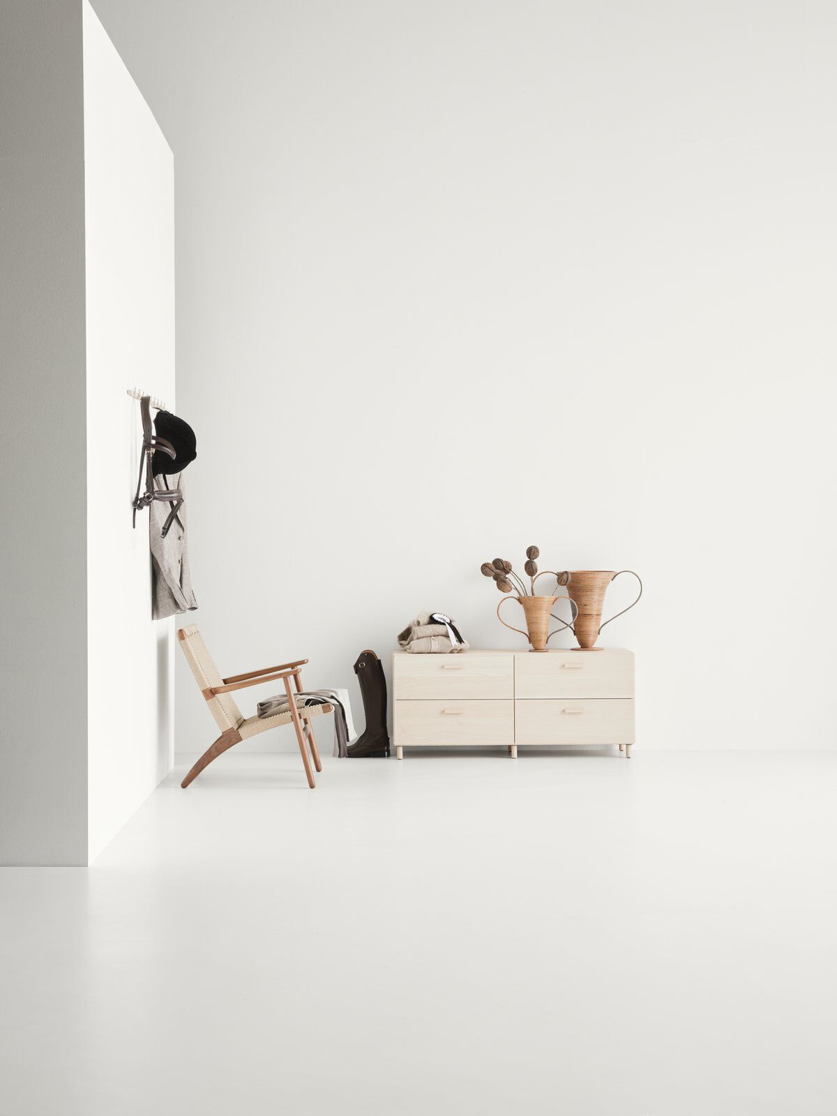 RELIEF Coat rack By String Furniture
