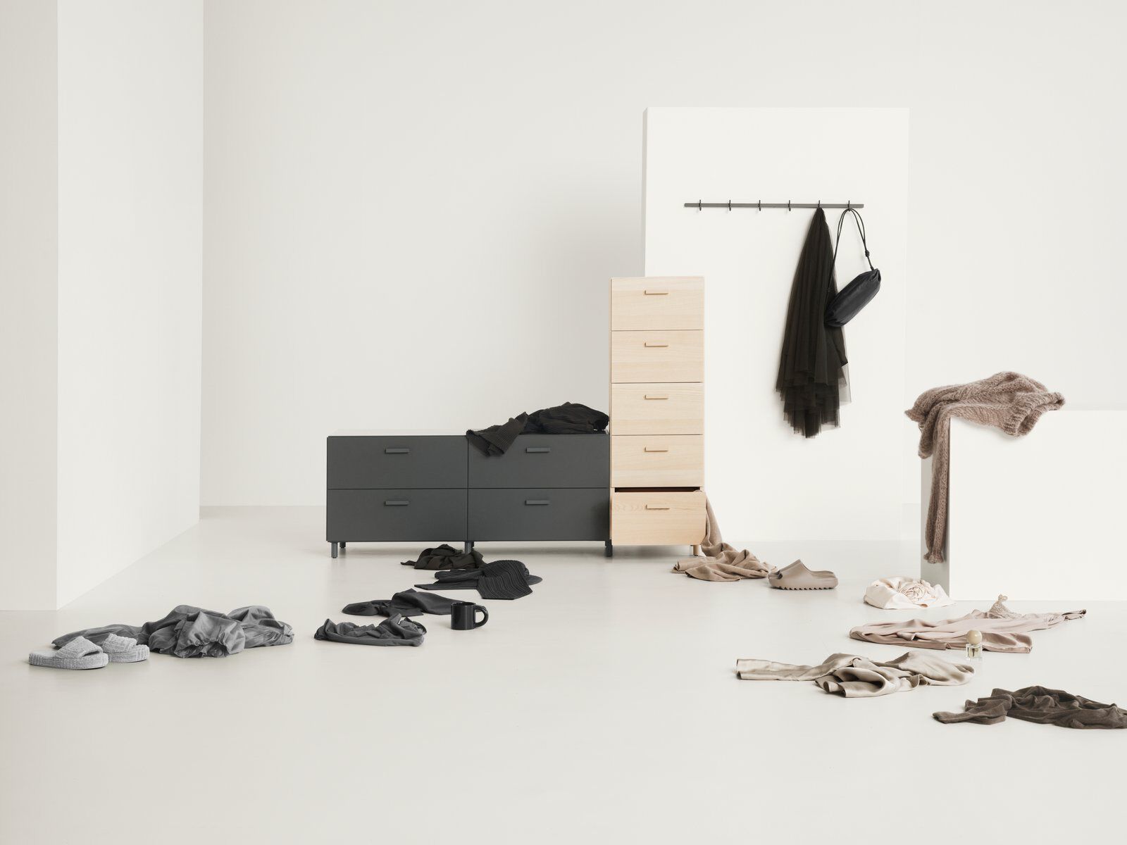 RELIEF Coat rack By String Furniture