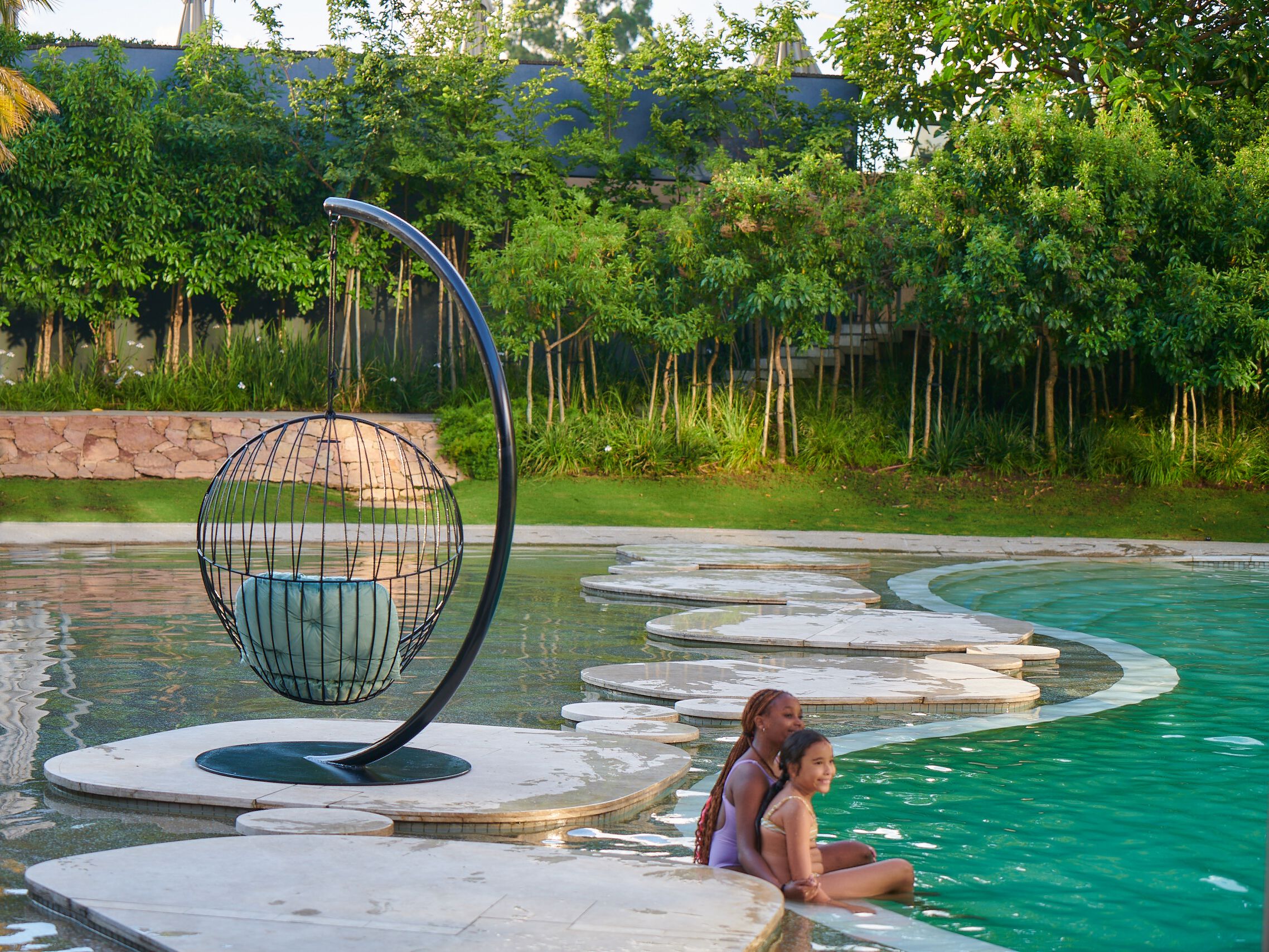 HALF CIRCLE ON ROUND BASE Armchair base By Studio Stirling