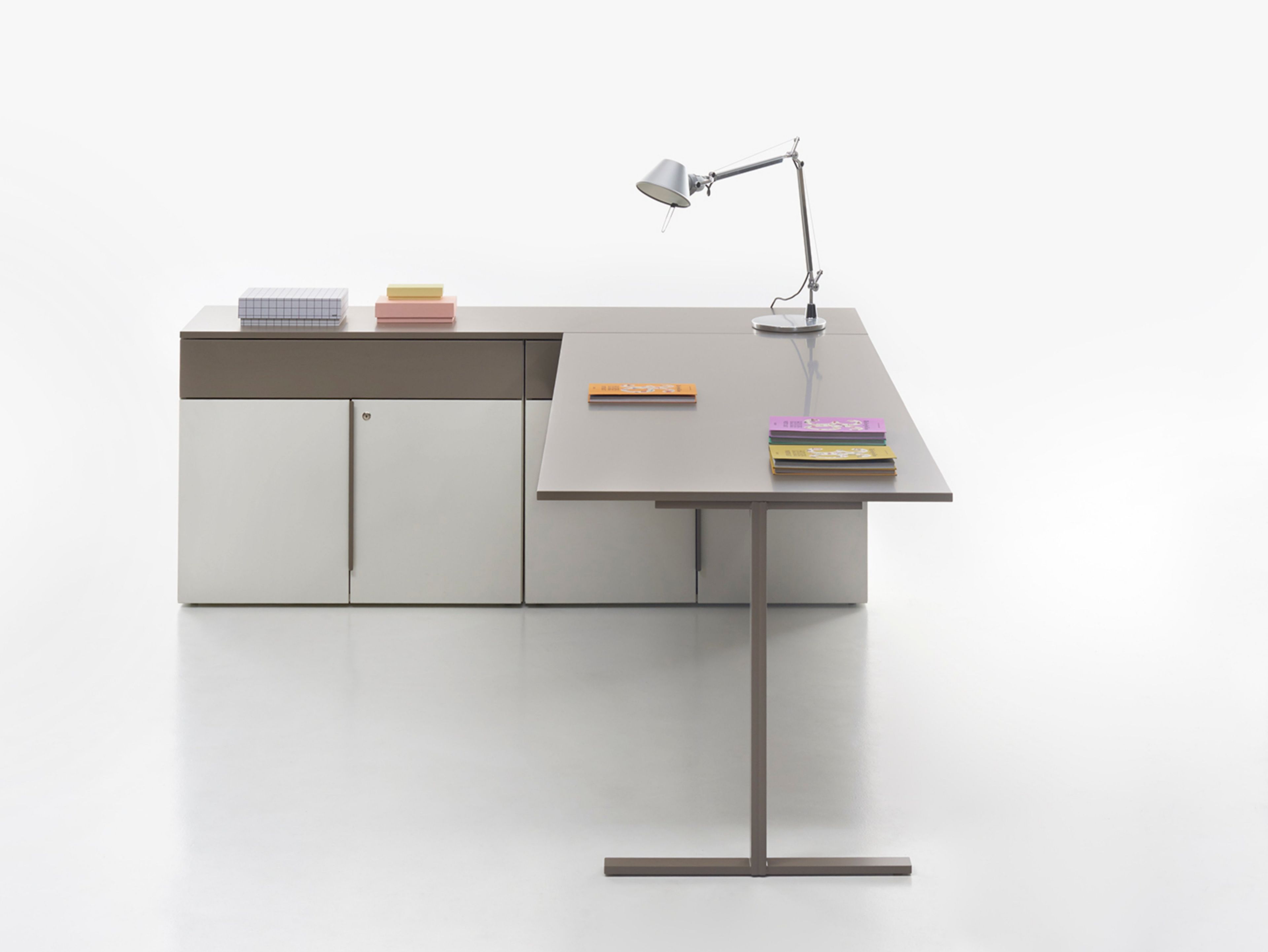 T-LEG | Office desk with drawers By Manerba design Progetto CMR ...