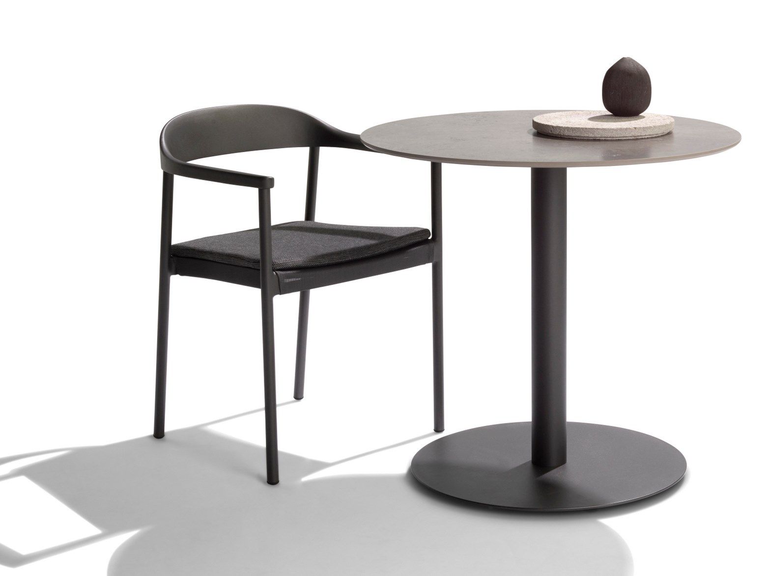 T-TABLE Round ceramic garden table By TRIBÙ